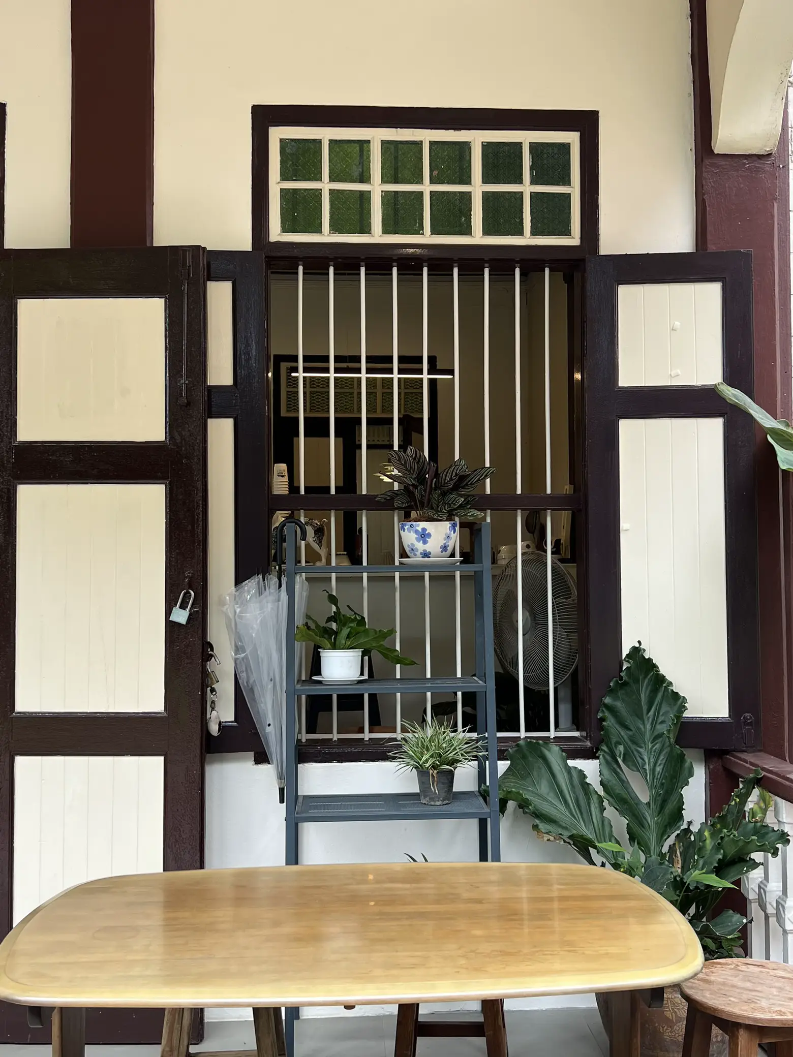 คาเฟ่ลับริมกว๊านพะเยา baan baan | แกลเลอรีที่โพสต์โดย Upeve_ee | Lemon8
