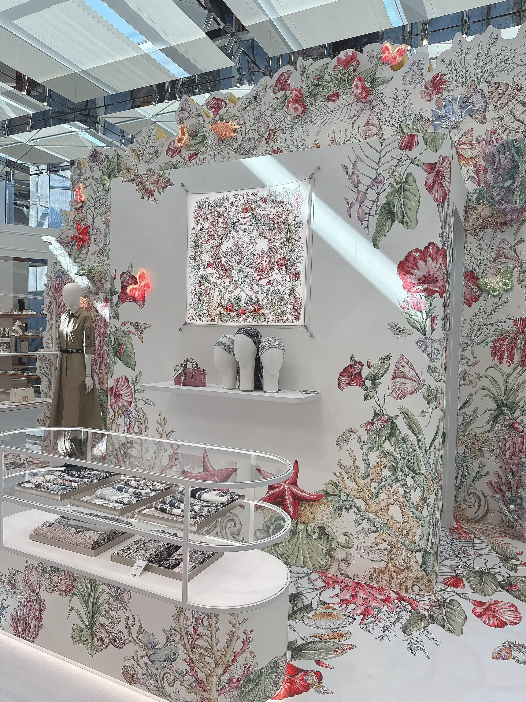 Dior Seongsu Pop up Store Korea | แกลเลอรีที่โพสต์โดย Margarita_y | Lemon8