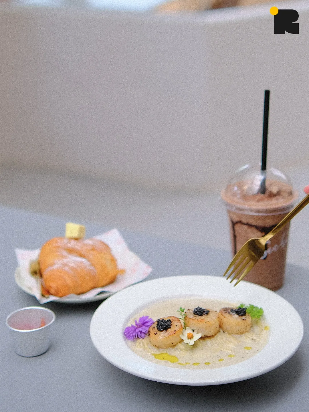 Chic Minimalist Hidden Brick Color Cafe at Chanthaburi | Gallery posted ...