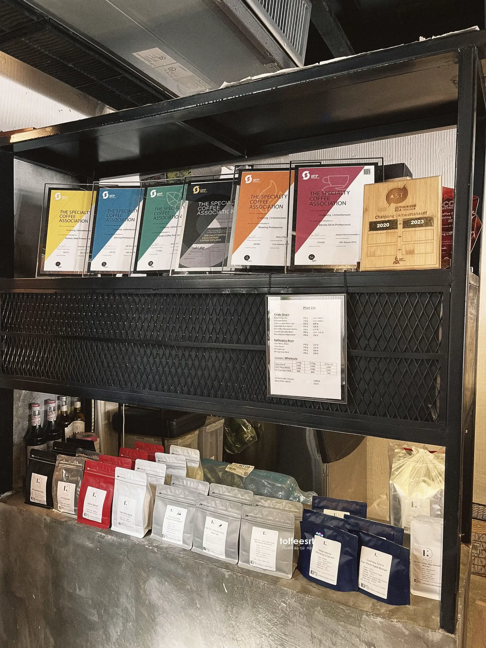 Koffee Plus คาเฟ่เจริญนคร คั่วเมล็ดเอง สาย specialty | แกลเลอรีที่โพสต์โดย toffeesrt | Lemon8