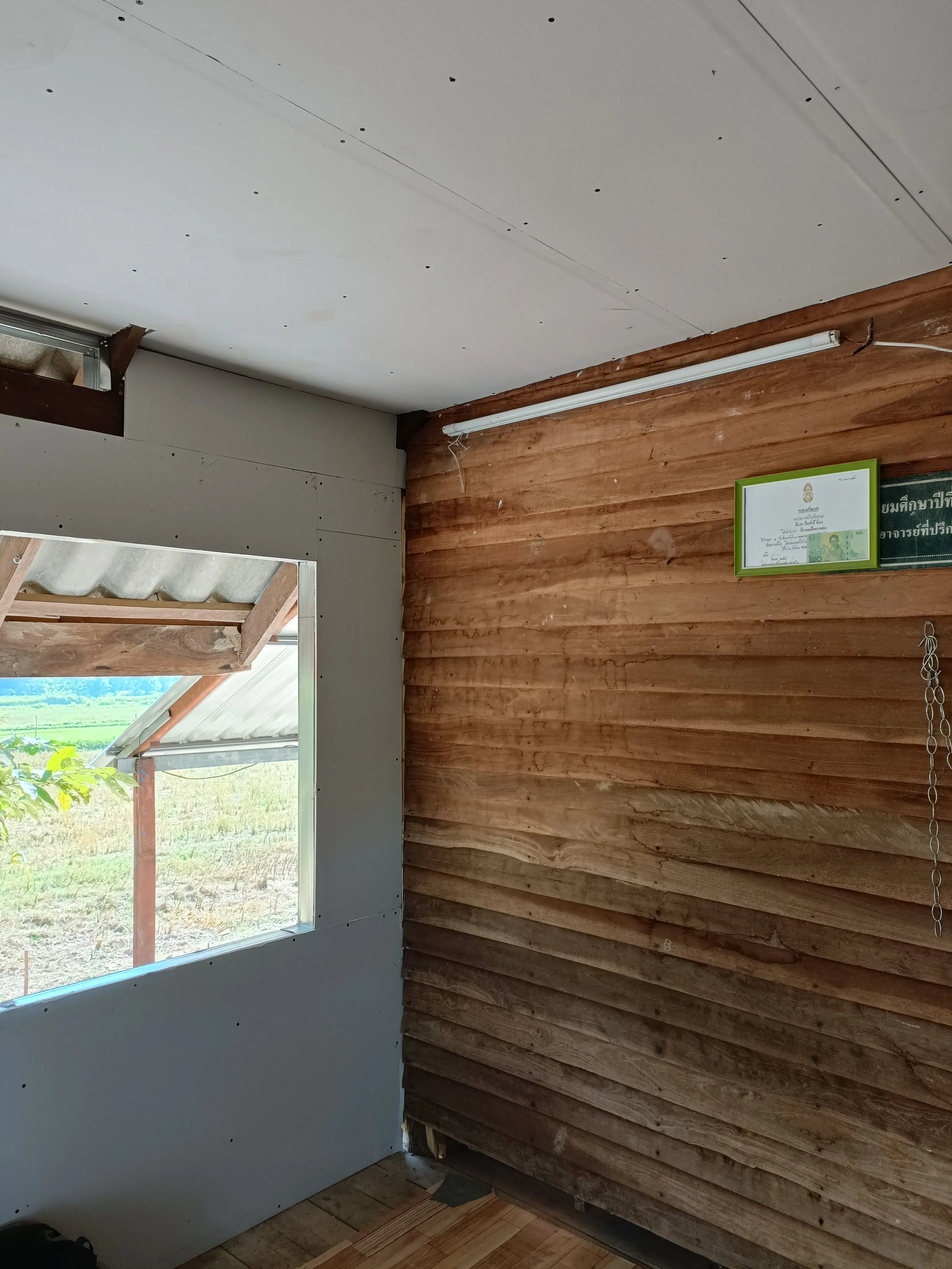 ทำฝ้าเพดานเอง ต้องใช้เลื่อยแบบนี้นะครับ | แกลเลอรีที่โพสต์โดย Wolf Carpentry | Lemon8