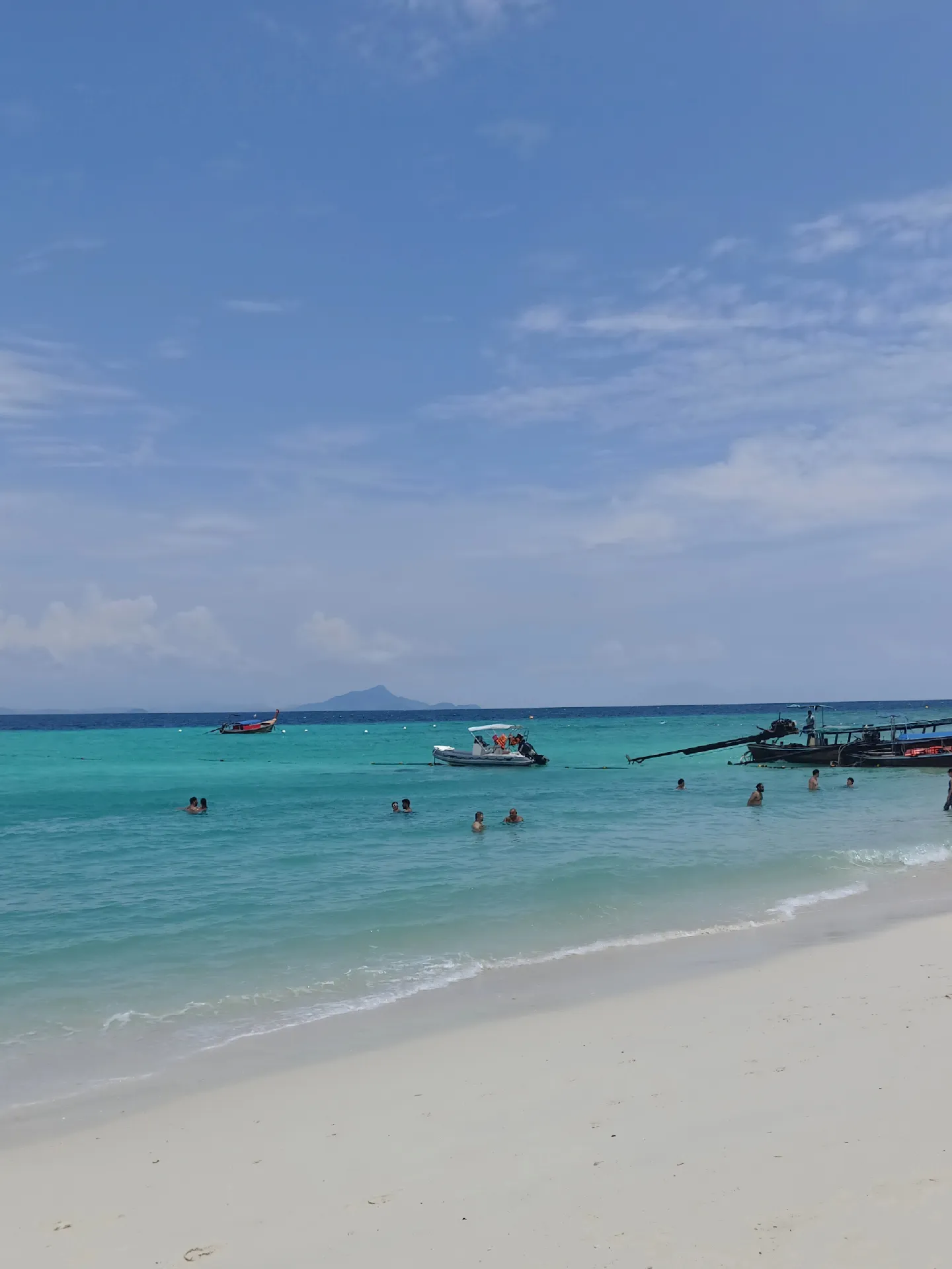 เที่ยวกระบี่งบ 2000 บาท | แกลเลอรีที่โพสต์โดย Angvimj | Lemon8