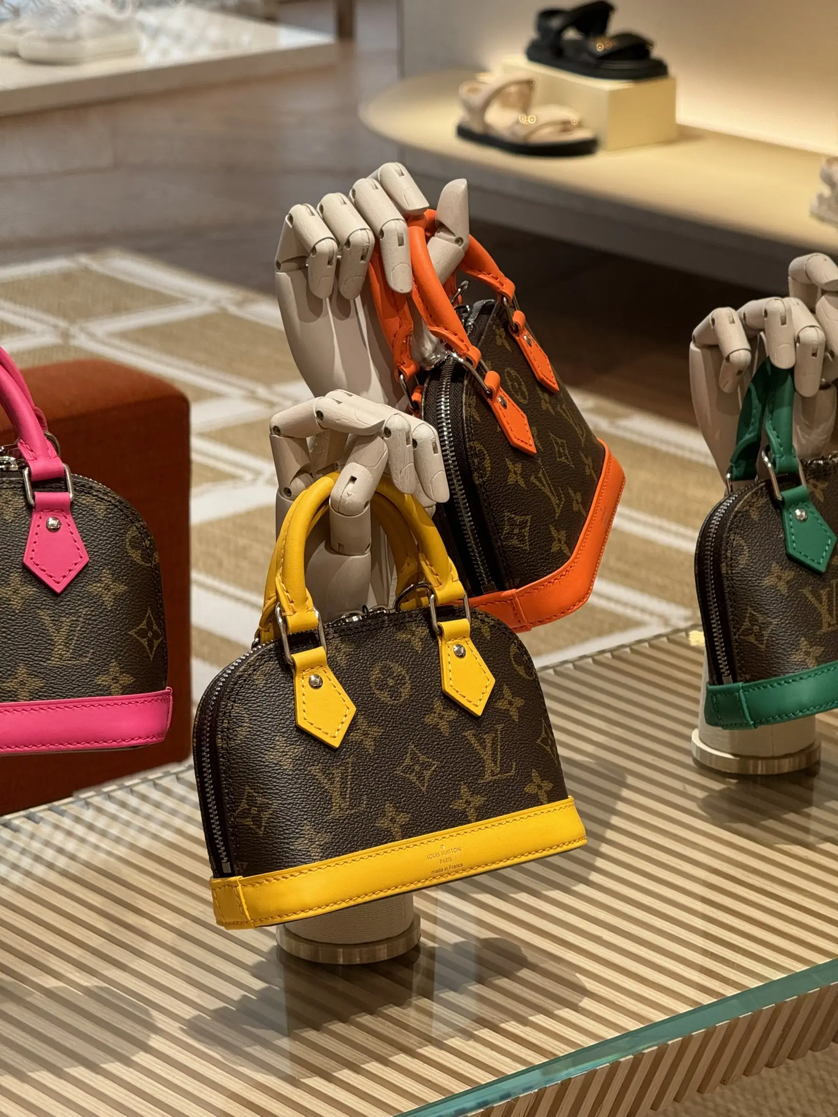 LV The Place Bangkok | แกลเลอรีที่โพสต์โดย Places two Go | Lemon8