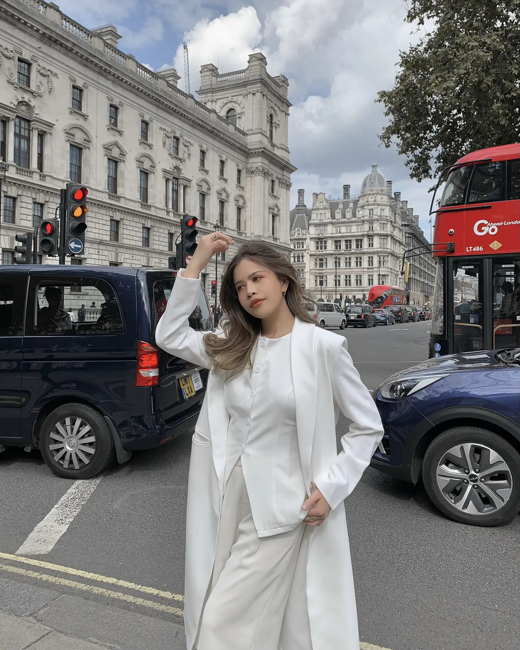 Grayscale Outfit | แต่งตัวโทน ขาว-เทา-ดำ 🩶 | แกลเลอรีที่โพสต์โดย Tisha ...