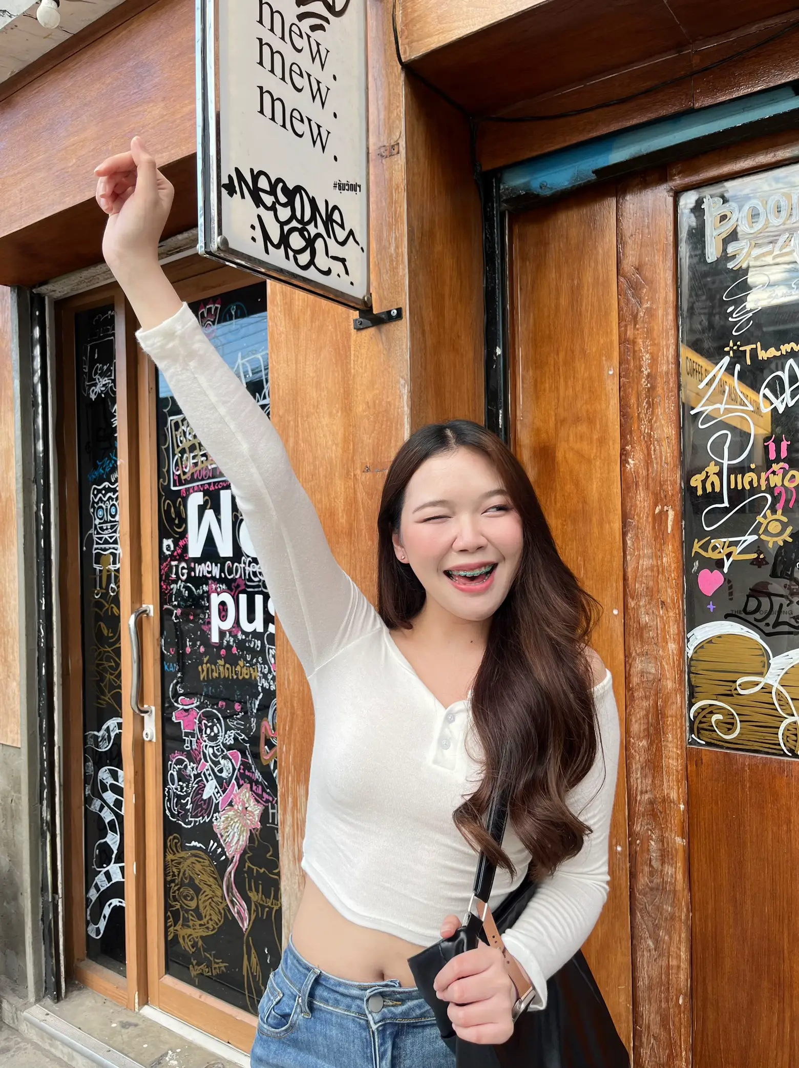 OOTD เสื้อแบบนี้ใส่ไปที่ไหนก็รอด🤍⭐️ | แกลเลอรีที่โพสต์โดย pammy ¨̮ | Lemon8