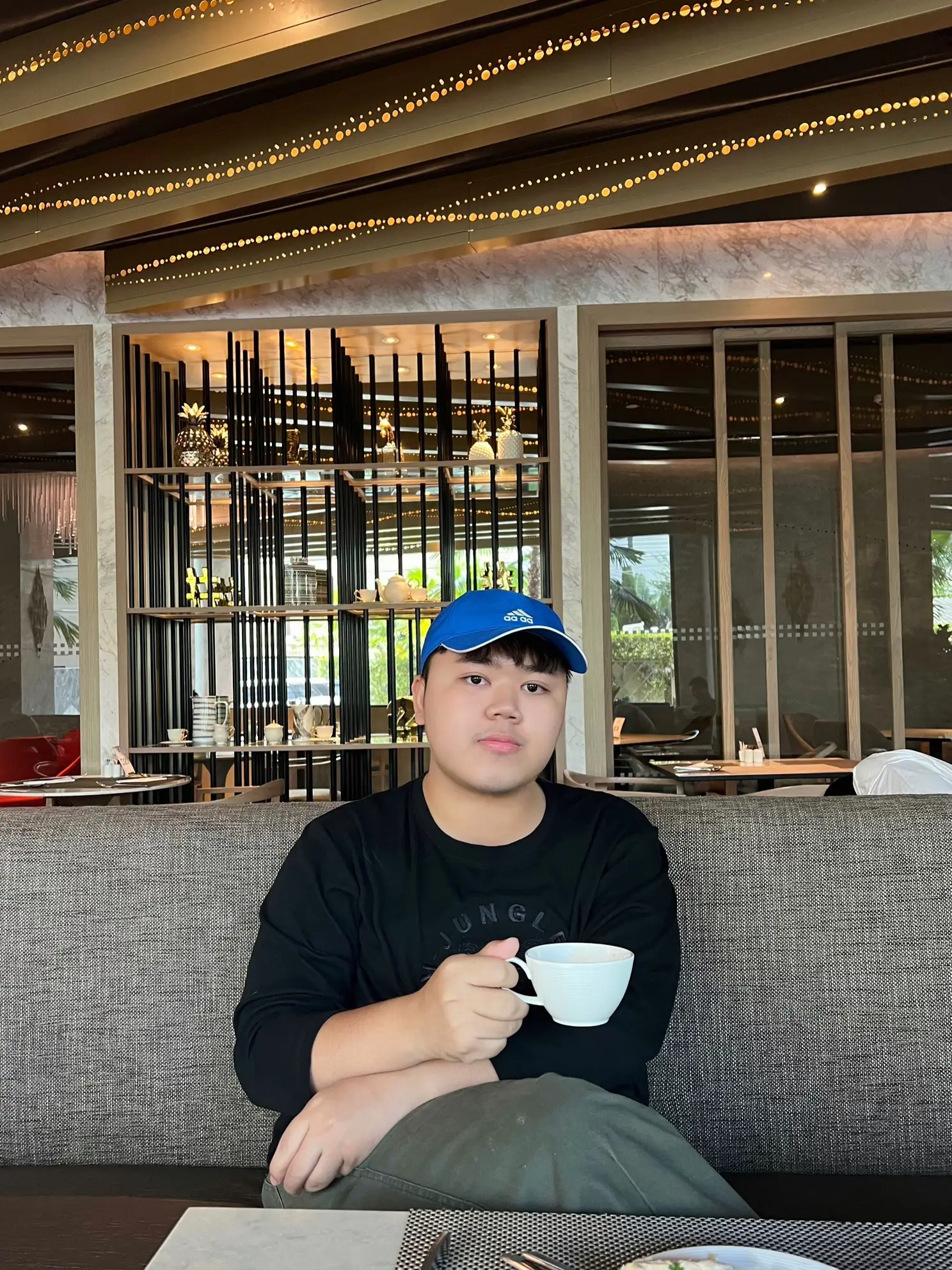 ที่พักพัทยา ที่เราชอบมาก สระว่ายน้ำ + บาร์ ลอยฟ้า 💖 | แกลเลอรีที่โพสต์โดย kwvyn | Lemon8