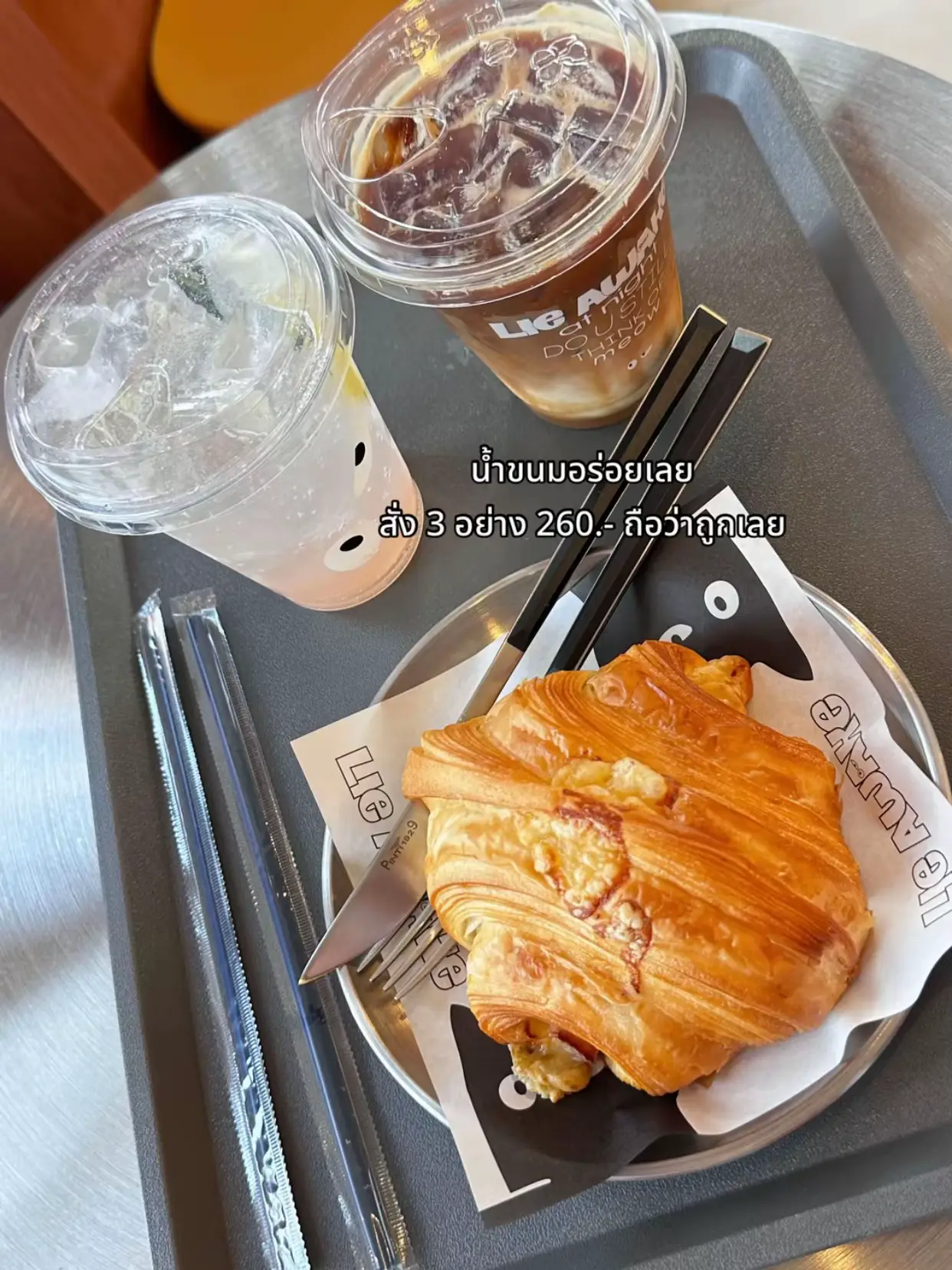 Lie Awake คาเฟ่แมวดำเปิดใหม่แถวบางหว้า 🍮🍪 | แกลเลอรีที่โพสต์โดย ...