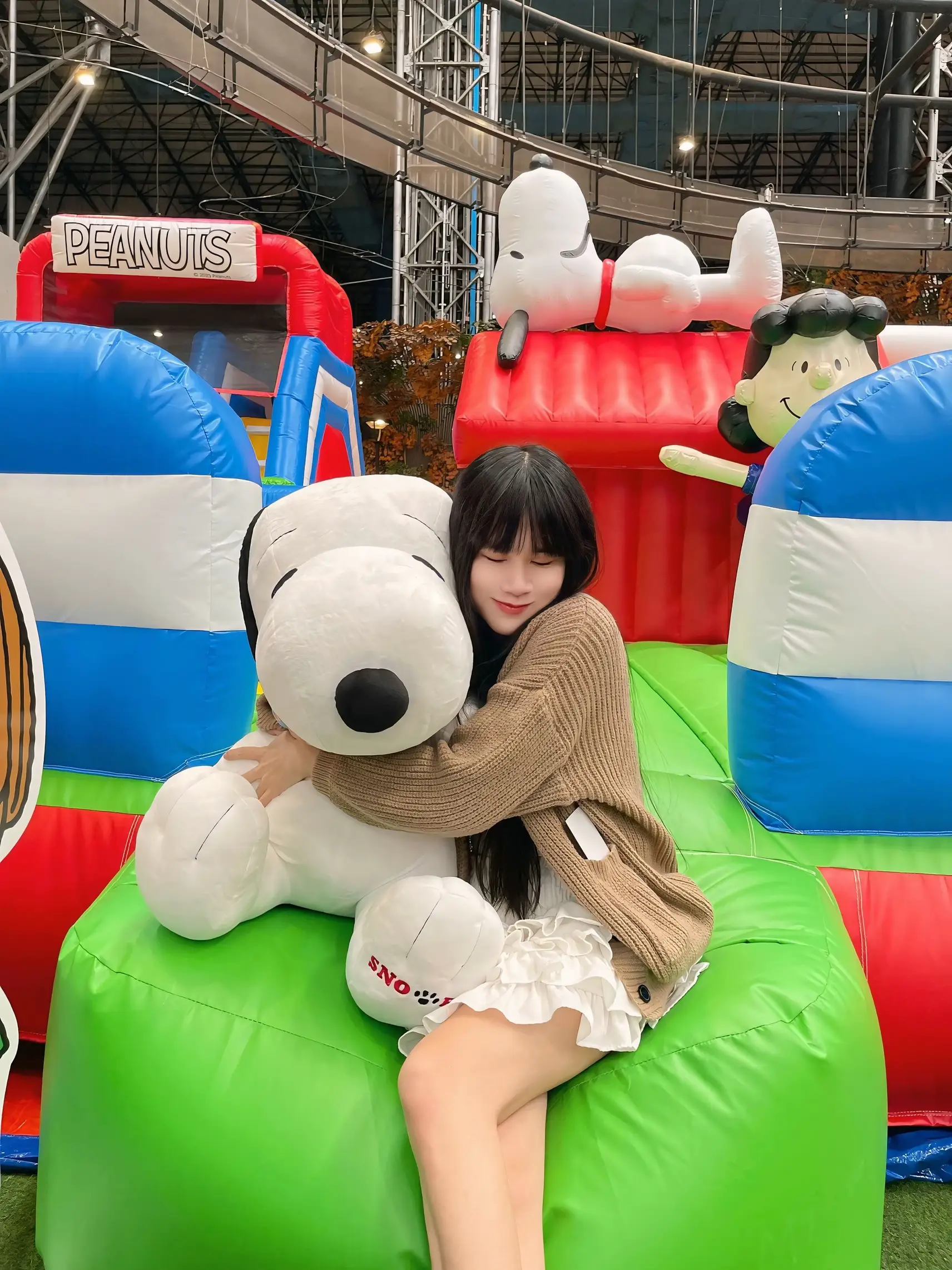 รีวิวบ้านลม Snoopy Bouncy Adventure by PLAYMONDO 🐾💛 | แกลเลอรีที่โพสต์โดย Bebay_bb | Lemon8