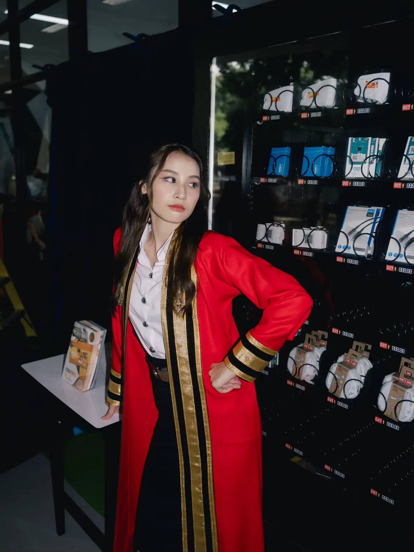 Dark Mode Graduation Photoshoot!! 📸🎓 ️ Part 2 | แกลเลอรีที่โพสต์โดย ...