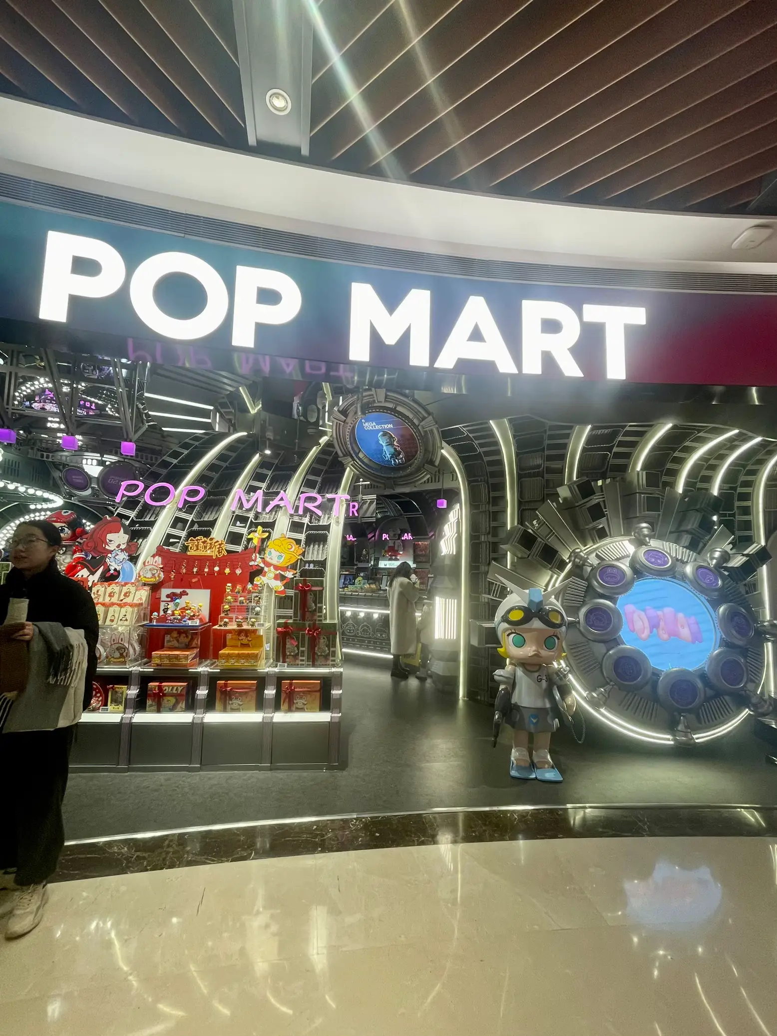 Pop-mart flagship Shanghai China | แกลเลอรีที่โพสต์โดย TitleTomorrow ...