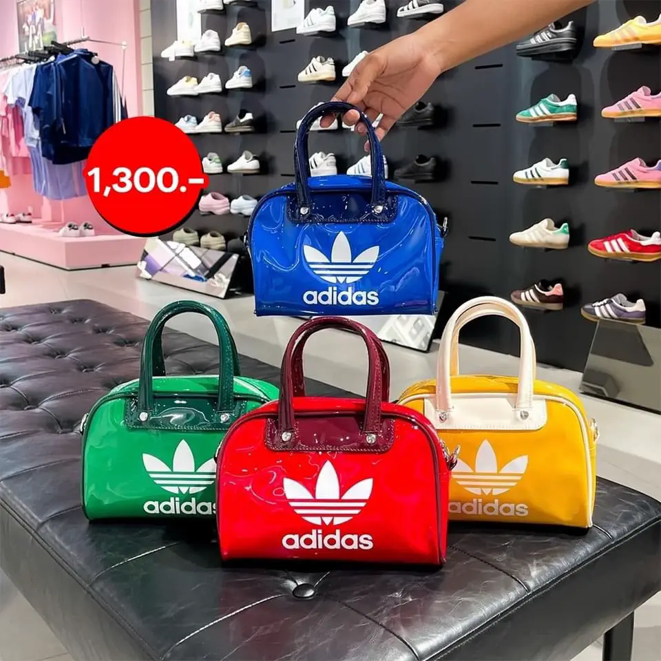 กระเป๋าโบว์ลิ่งสุดวินเทจจาก Adidas สีสดใส จุของได้เยอะ ️💚💙💛 | แกลเลอรีที่โพสต์โดย Proxumer | Lemon8