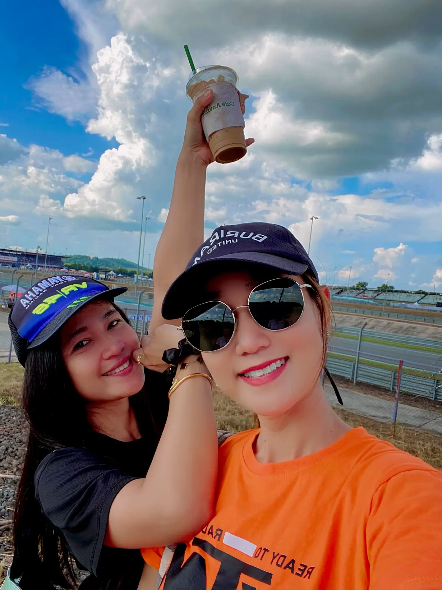 แต่งตัวสบายๆ ไปชม race week ~ Moto GP | แกลเลอรีที่โพสต์โดย 🍭Amii♦️Phachara♦️ | Lemon8