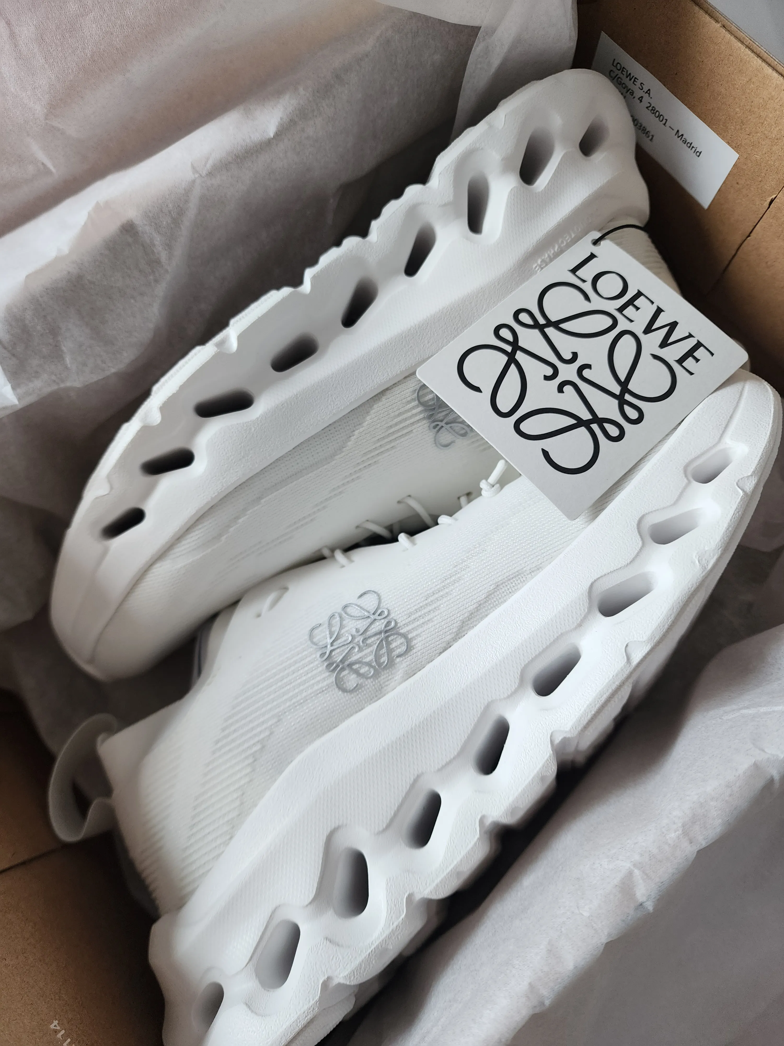 unboxing Loewe x On Collection | แกลเลอรีที่โพสต์โดย 62kg>>55kg | Lemon8