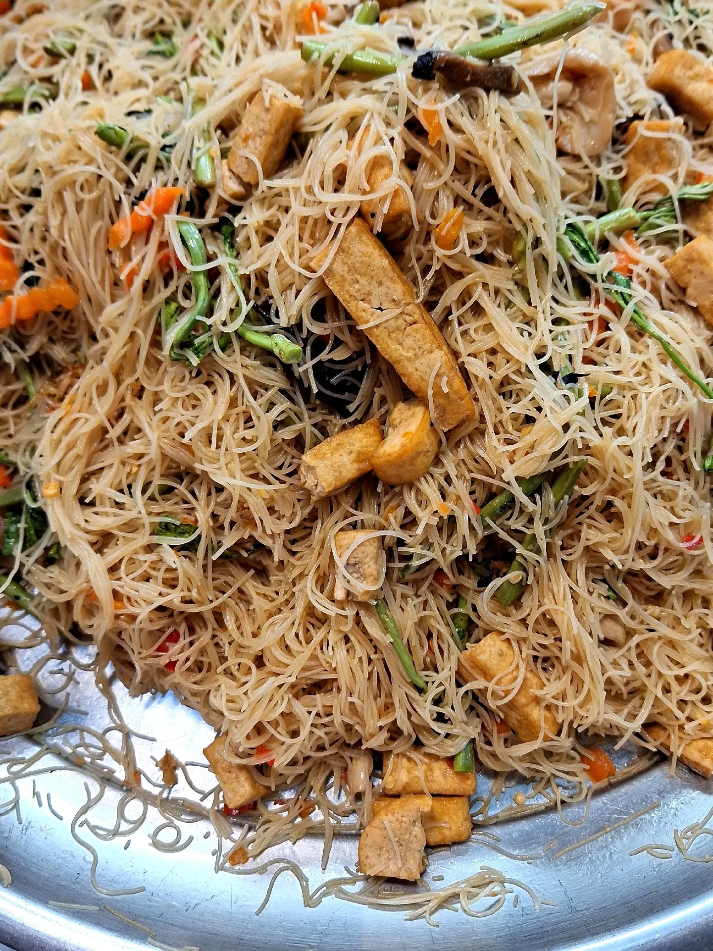 ร้านอาหารมังสวิรัต ร้านอาหารที่อยากแนะนำคะ | แกลเลอรีที่โพสต์โดย Mompu Patchara | Lemon8