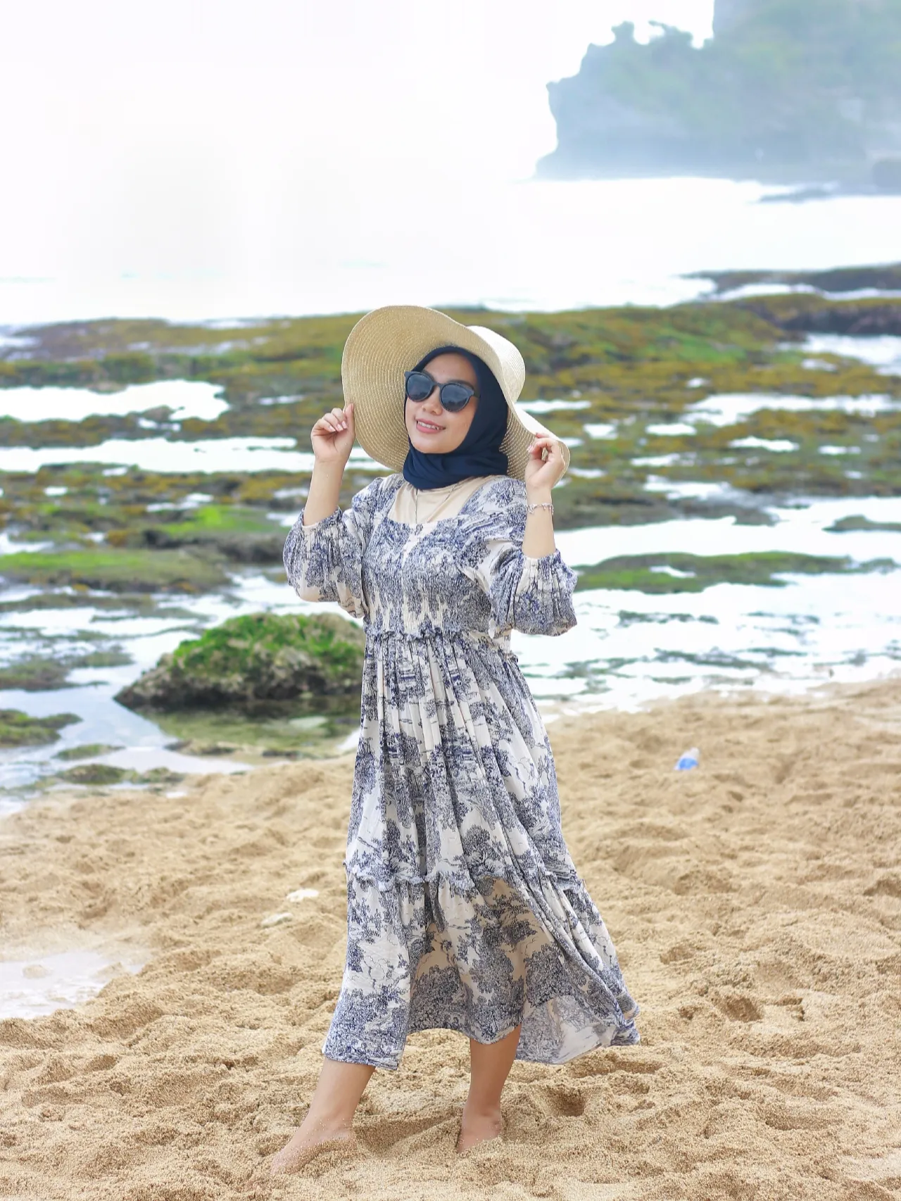 Outfit idea & pose photo di pantai😍 | Galeri diposting oleh Mima aja | Lemon8