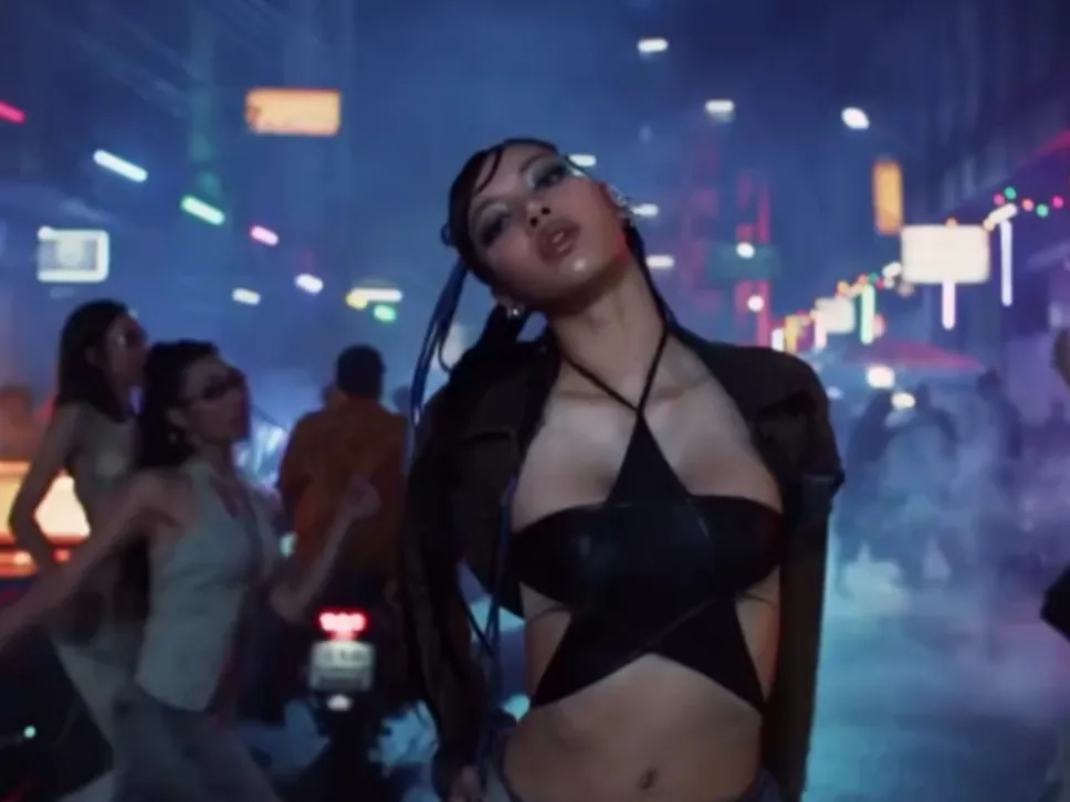 Lisa Rockstar | วิดีโอที่เผยแพร่โดย wearelloud | Lemon8