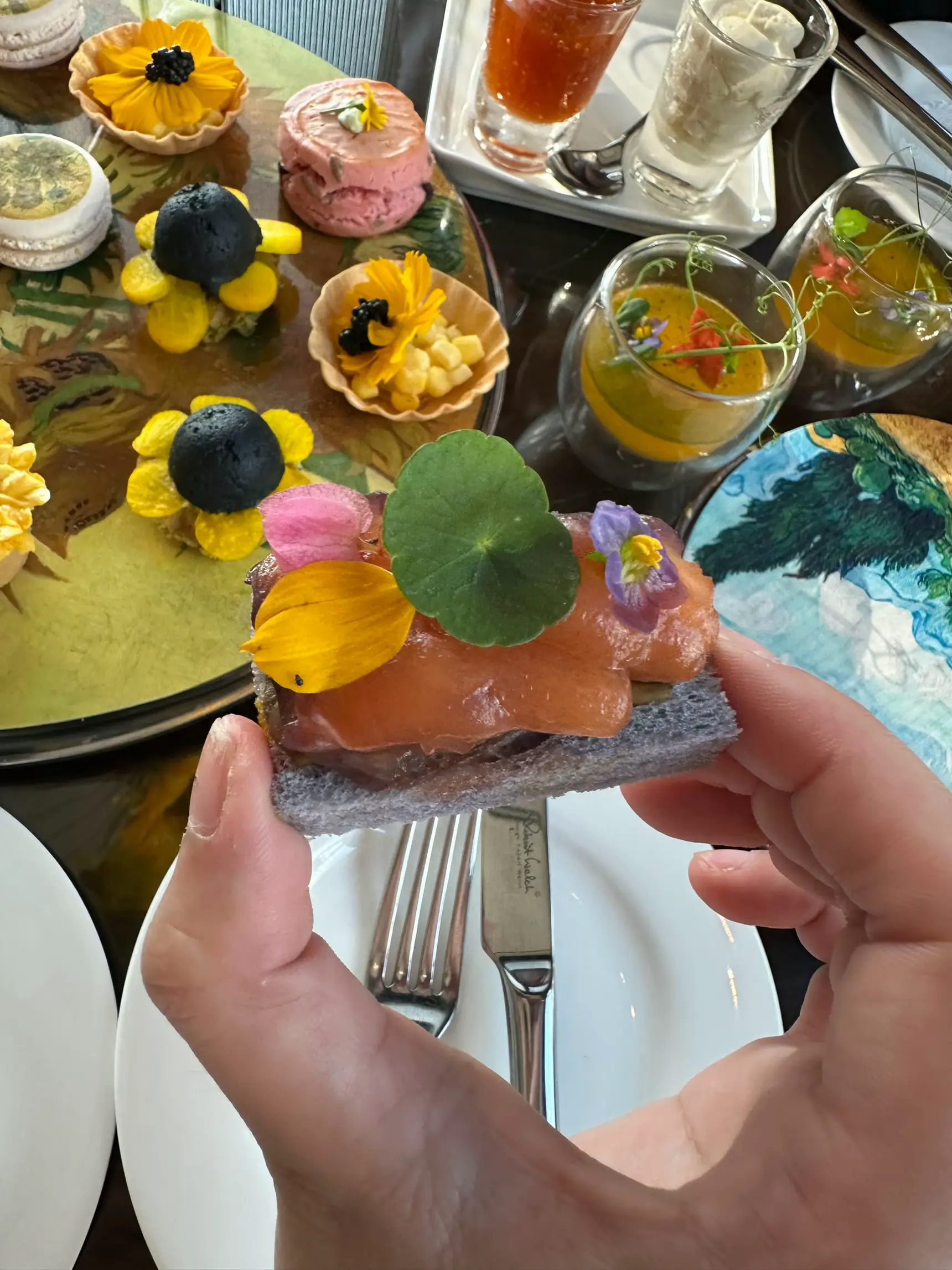 Afternoon Tea 🫖 ที่โรงแรม St Regis | แกลเลอรีที่โพสต์โดย grace.isgrace ...