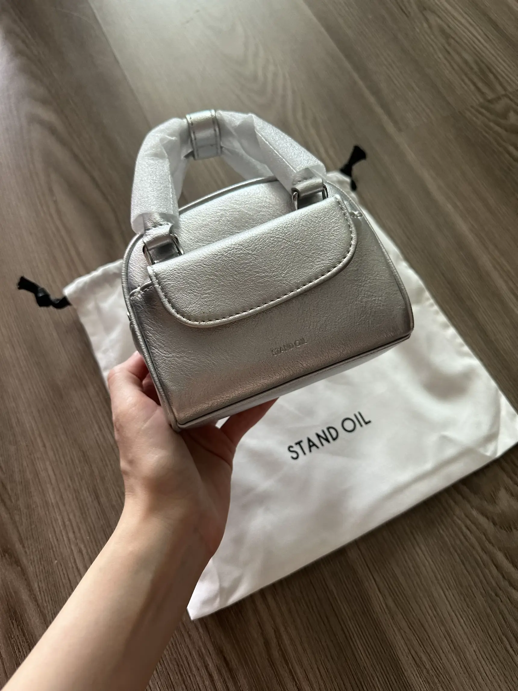 Stand oil bag-Chubby Bag Tiny | แกลเลอรีที่โพสต์โดย 𝘋𝘰𝘶𝘣𝘭𝘦 𝘈.🪐 | Lemon8