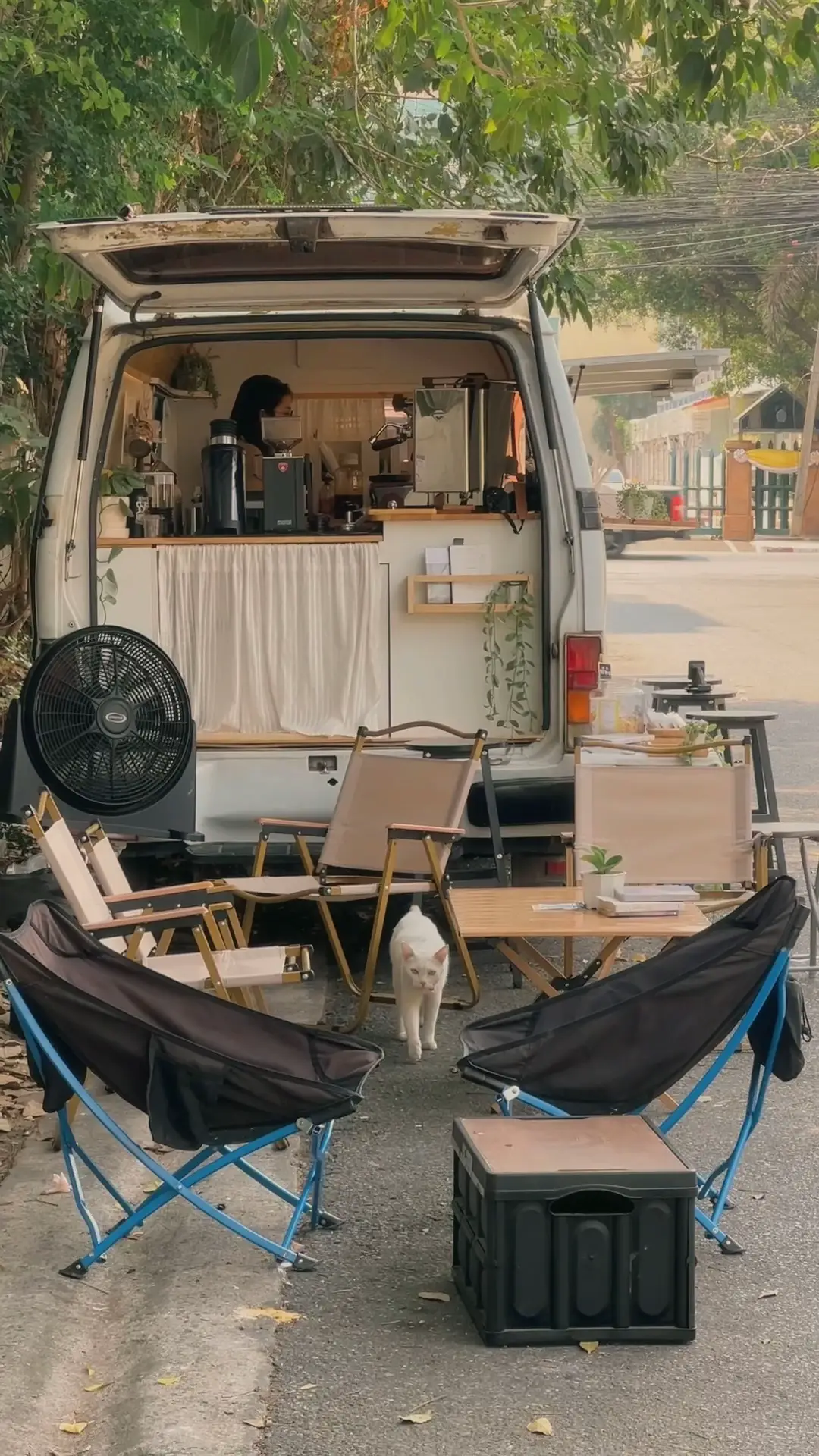 Coffee van | วิดีโอที่เผยแพร่โดย Findgood . | Lemon8