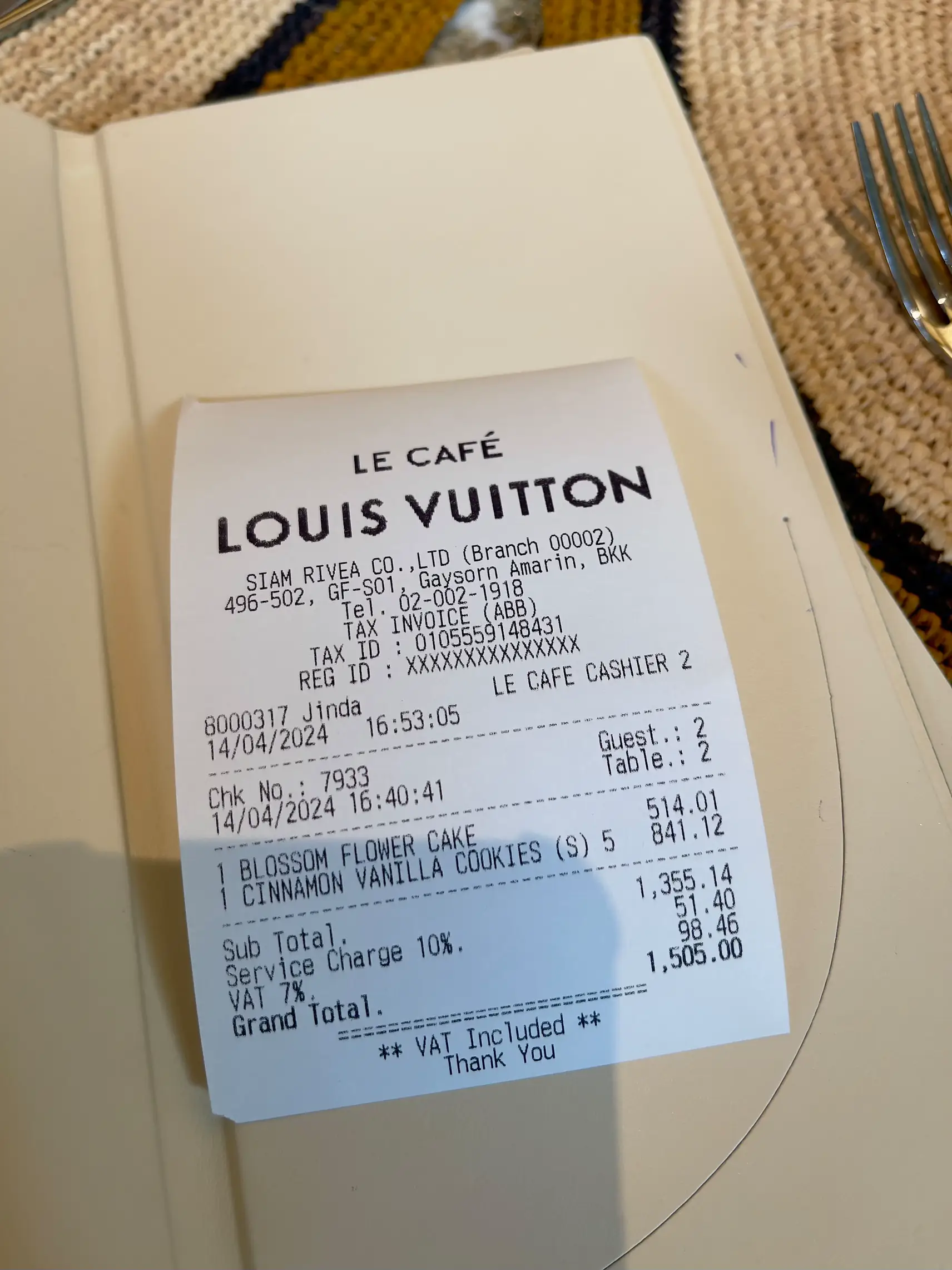 คาเฟ่ Louis vitton 🤎 | แกลเลอรีที่โพสต์โดย 🍭Pearberry🎀🍭 | Lemon8