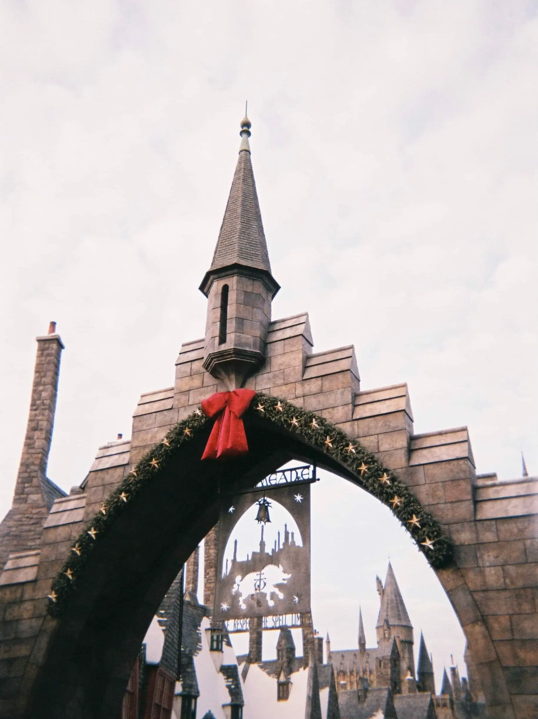 พกกล้องฟิล์มไป Universal Studios Japan Osaka | แกลเลอรีที่โพสต์โดย Sky Ingfah | Lemon8