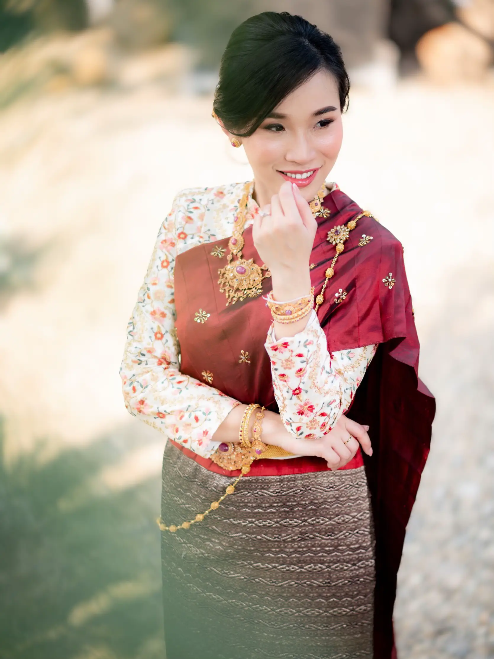 ☺️ ชุดพิธีผูกข้อมือสไตล์ล้านนา Look1 | แกลเลอรีที่โพสต์โดย MW | Lemon8