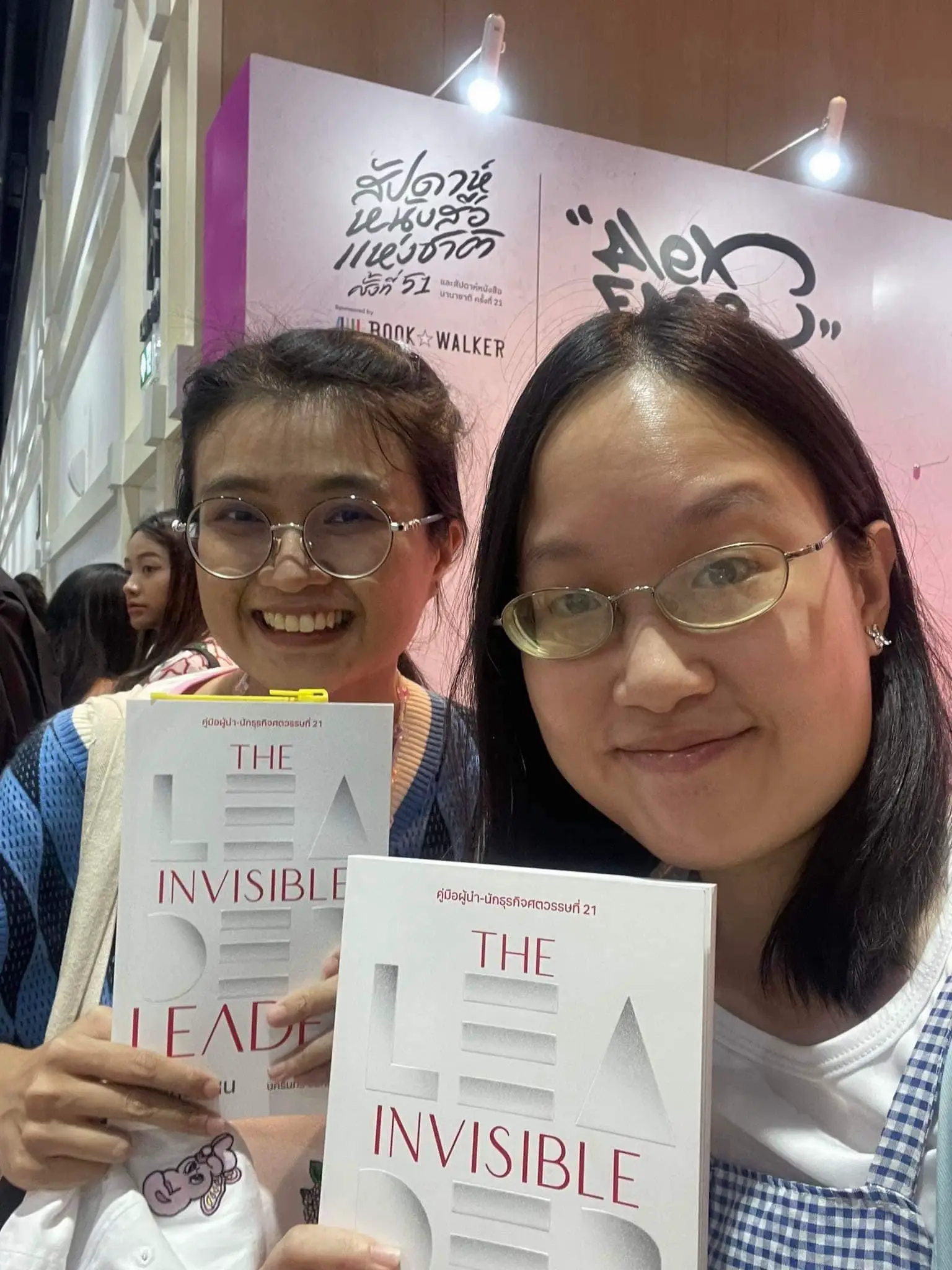 ทำไมต้องไปเดินงานหนังสือ ?? (ทั้งๆ ที่ซื้อออนไลน์ ราคาถูกกว่า)🌸 | แกล ...