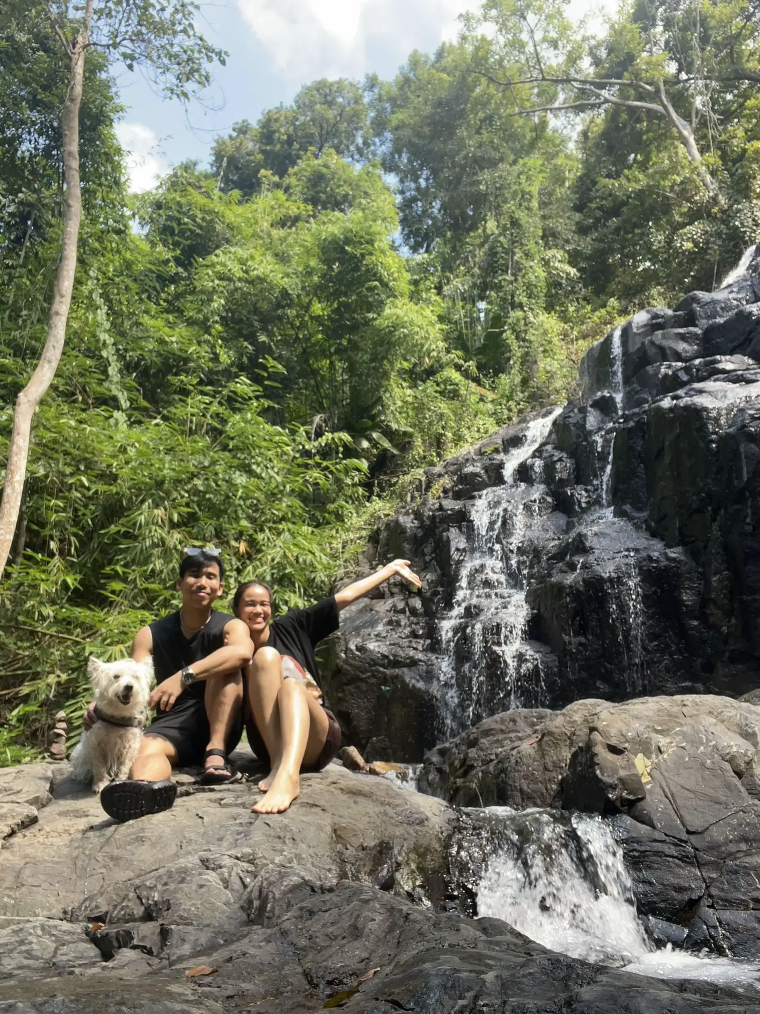 รีวิวพาน้องหมาไปเที่ยวน้ำตก! | แกลเลอรีที่โพสต์โดย Guy Boonwit | Lemon8