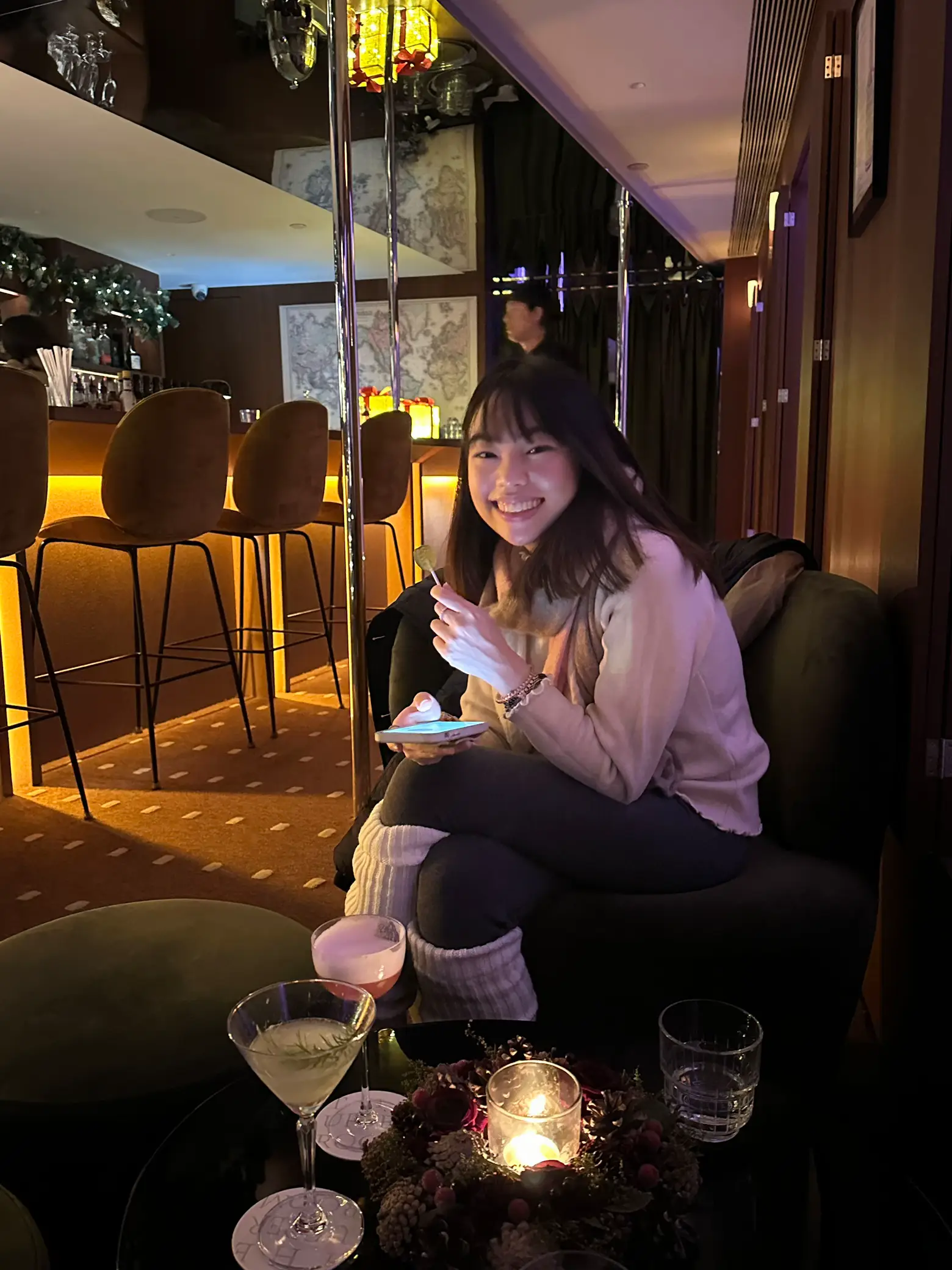 i rate this bar 💯 วิวดี! บาร์ลับสวยทุกมุม นั่งจิบไปเรื่อยๆ 🍸🍷 | แกลเลอรีที่โพสต์โดย phployy | Lemon8