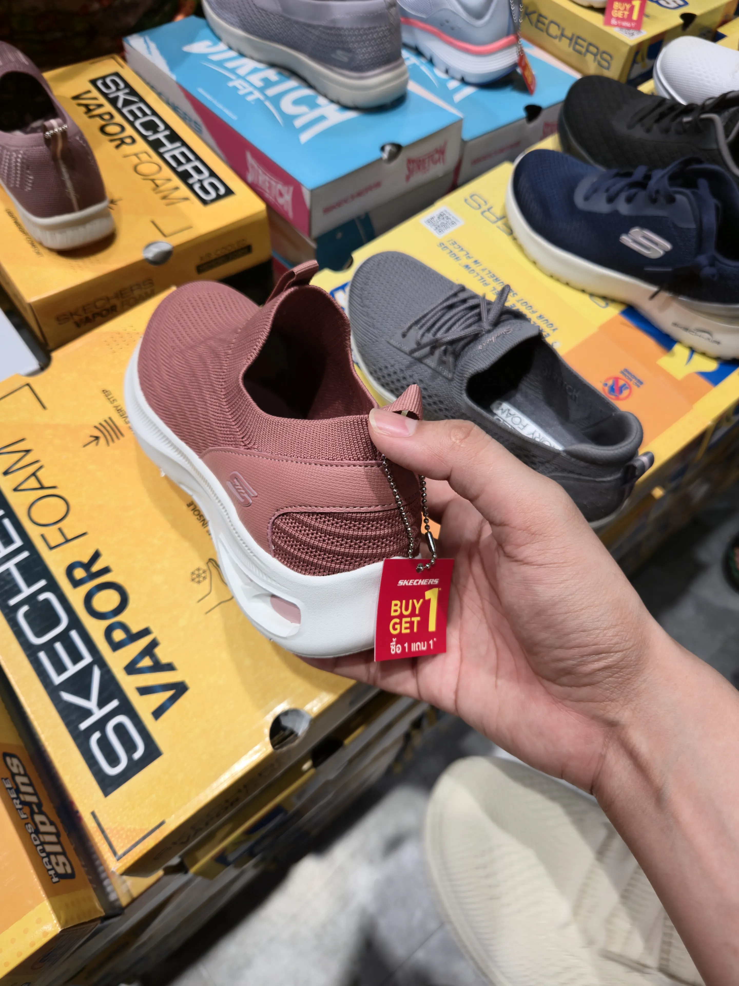 🔥ลดแรงเวอร์! SKECHERS 1แถม1 โปรลดสูงสุดถึง50% ‼️ | แกลเลอรีที่โพสต์โดย ...