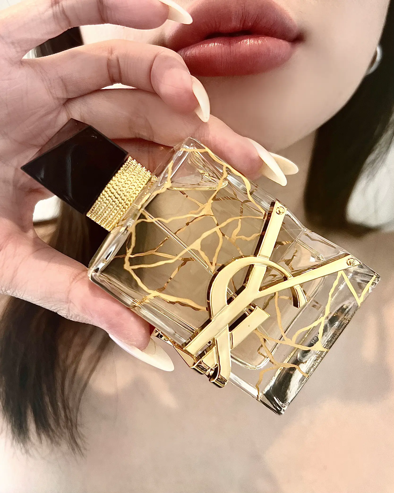 YSL Holiday Collection | แกลเลอรีที่โพสต์โดย M.LIE🕊 | Lemon8