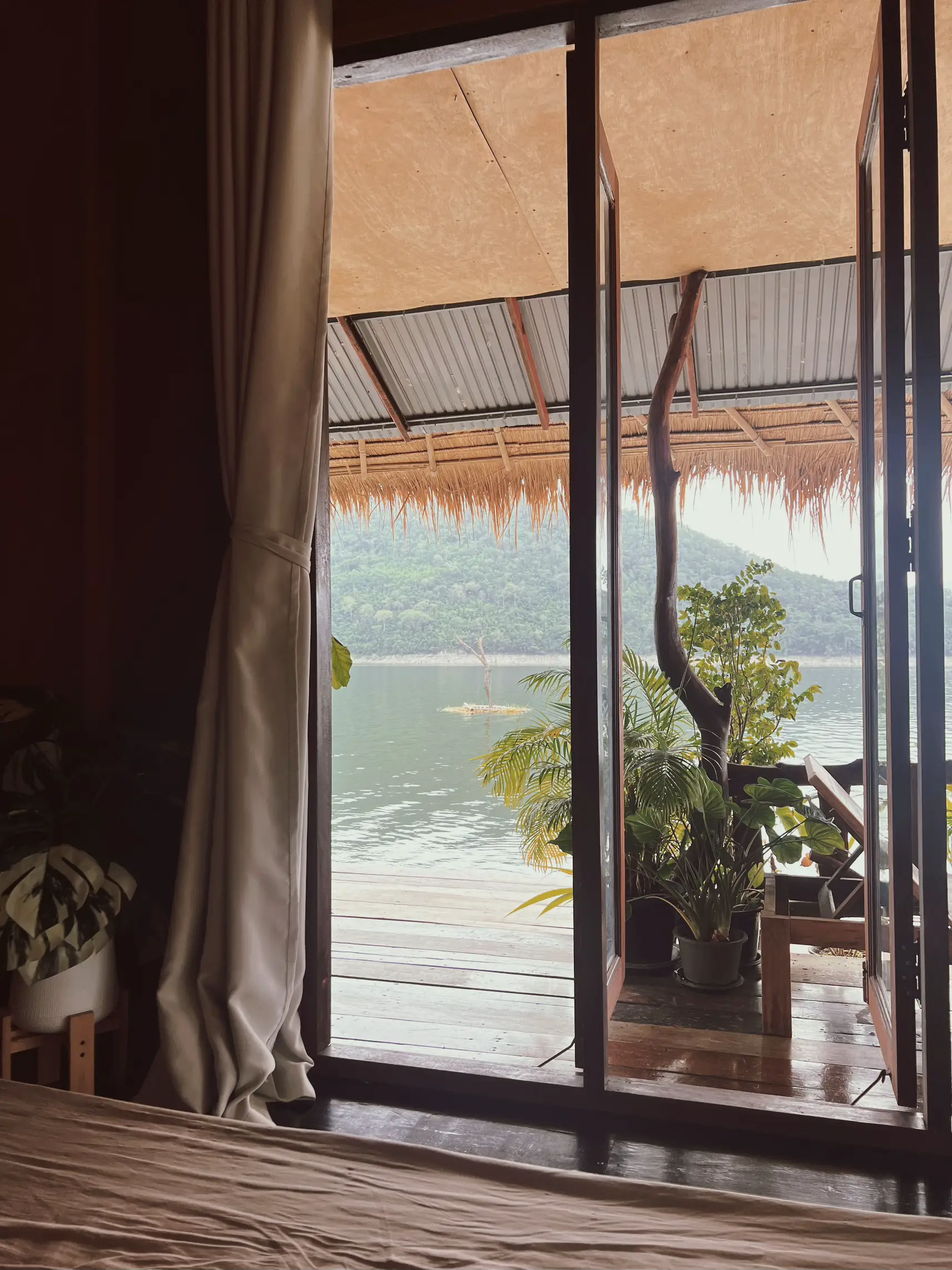 บ้านเรือนแพสวีทโฮมสเตย์ | แกลเลอรีที่โพสต์โดย Ti Tlez | Lemon8