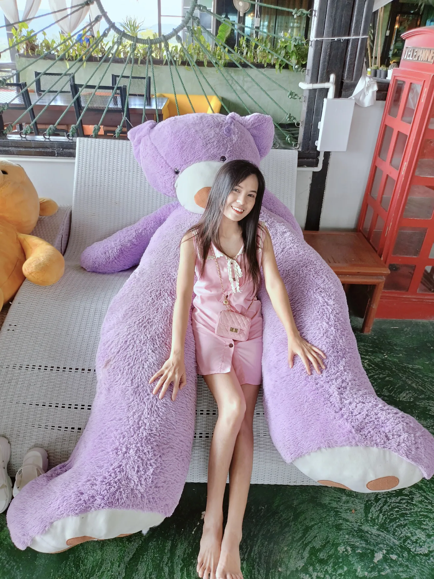 人形と一緒に写真を撮る🥰🥰 | Jiraporn Kanhaが投稿したフォトブック | Lemon8