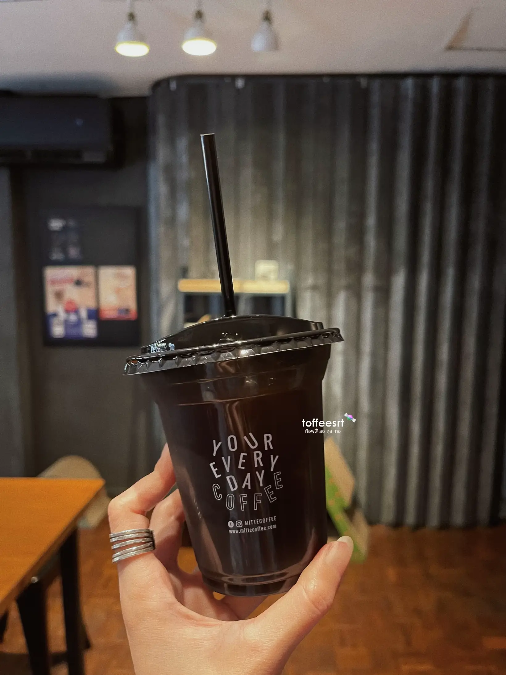 MITTE คาเฟ่เมืองทอง ใกล้อิมแพ็ค ขายดีจนต้องเปิดอีกสาขา | แกลเลอรีที่โพสต์โดย toffeesrt | Lemon8