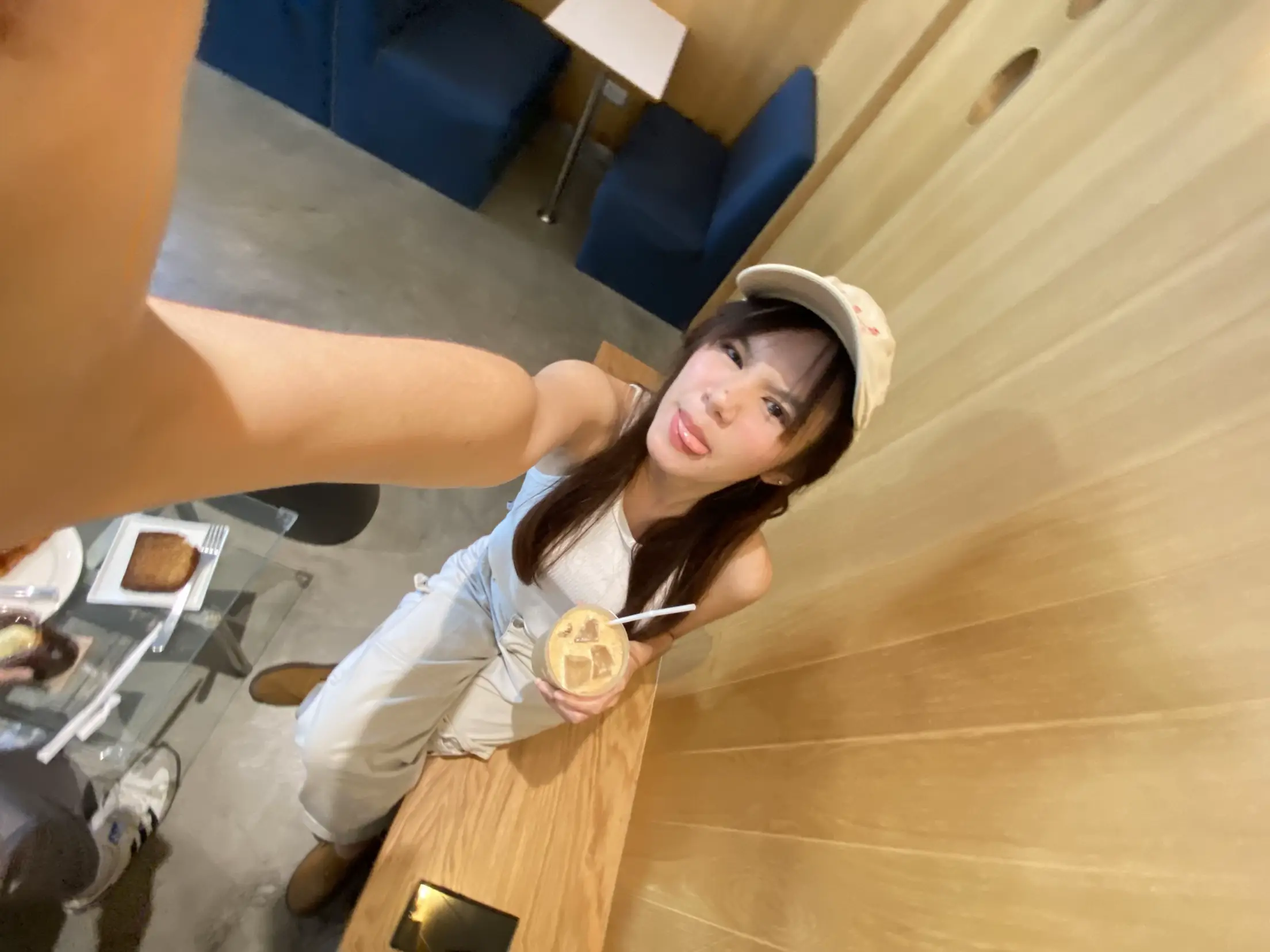 Clean girl looks🫧 แต่งตัวไปคาเฟ่แบบคุมโทน | แกลเลอรีที่โพสต์โดย nd ·͜· | Lemon8