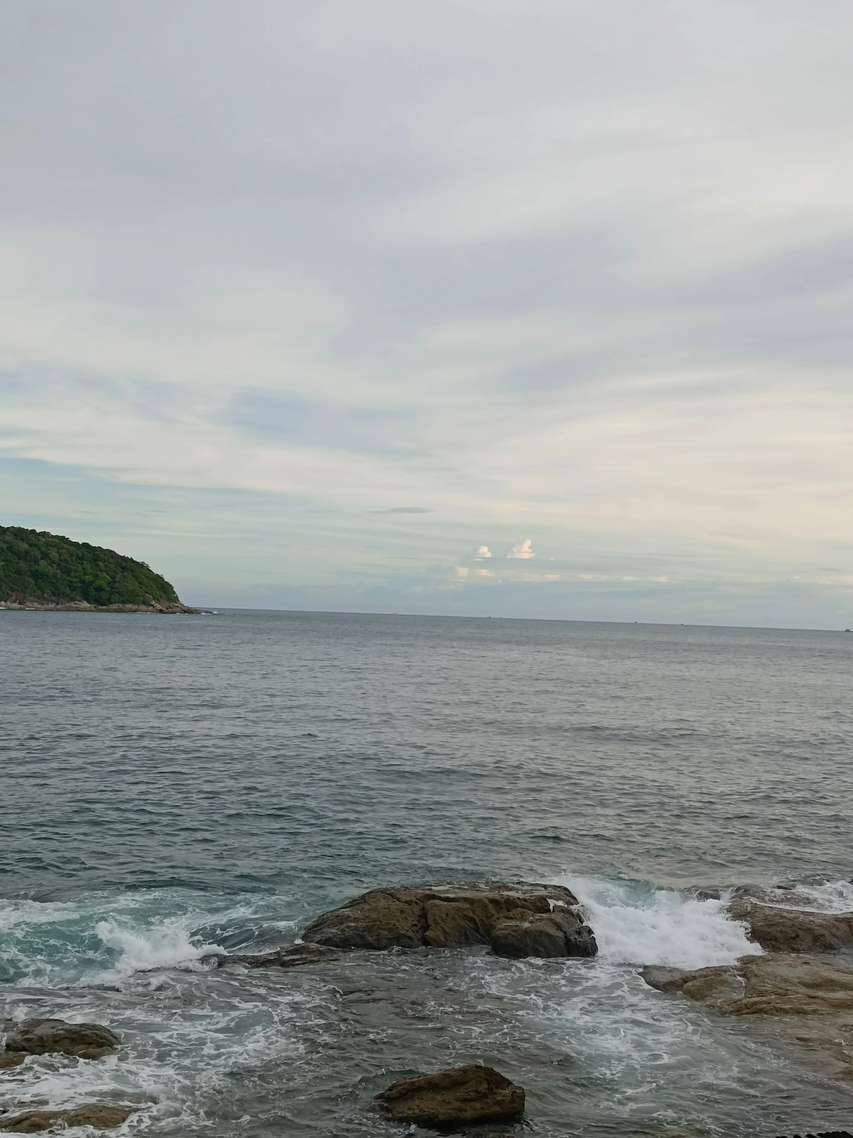 ร้านนั่งชิว ติดทะเลภูเก็ต🏝 | แกลเลอรีที่โพสต์โดย Angvimj | Lemon8