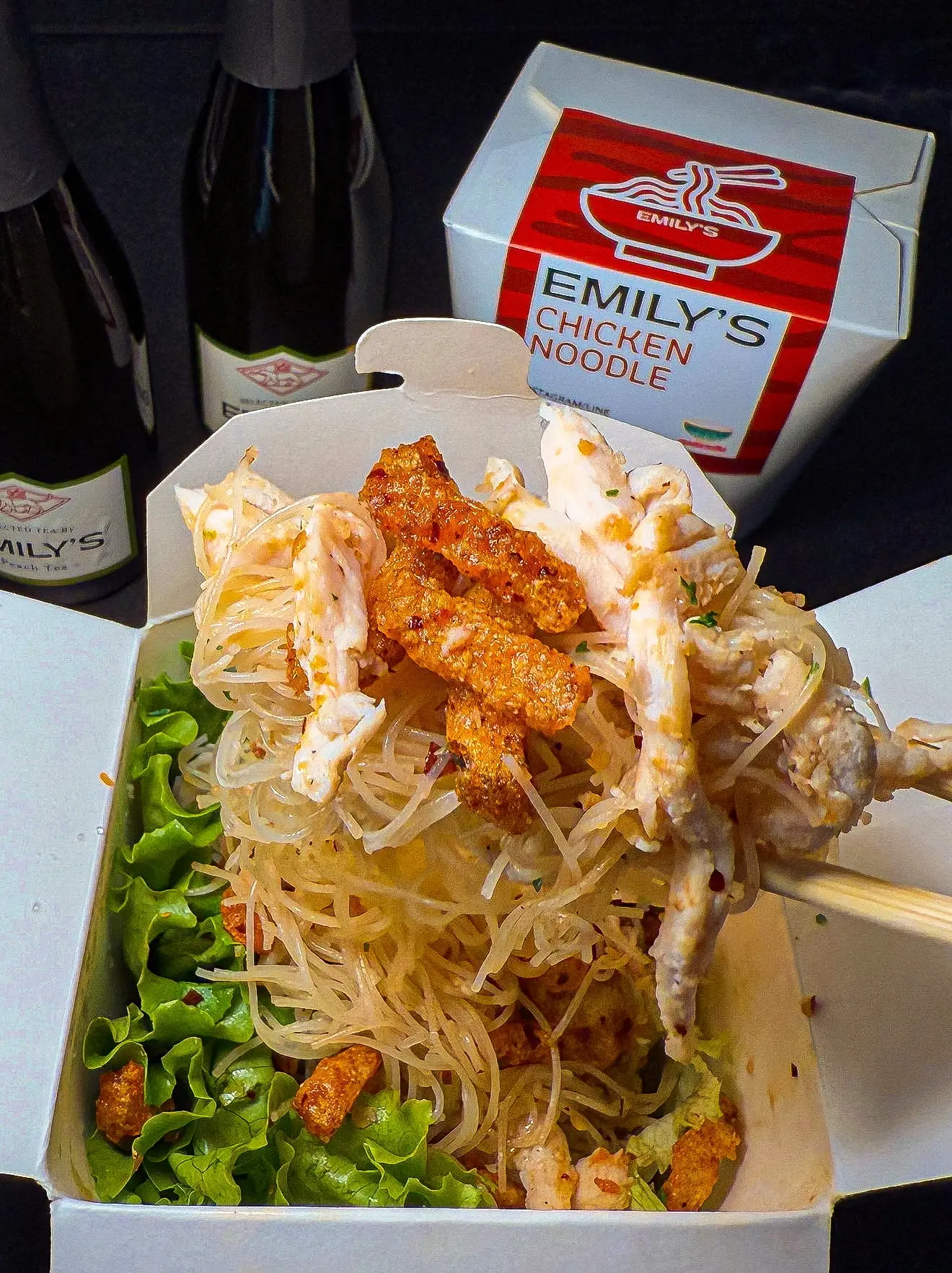 🍝🍖 emily‘s เส้นหมี่ไก่ฉีก 🍜🍗ในราคา 80 บาท!! ผ่าน Grab | แกลเลอรีที่โพสต์โดย june.jj🍄 | Lemon8