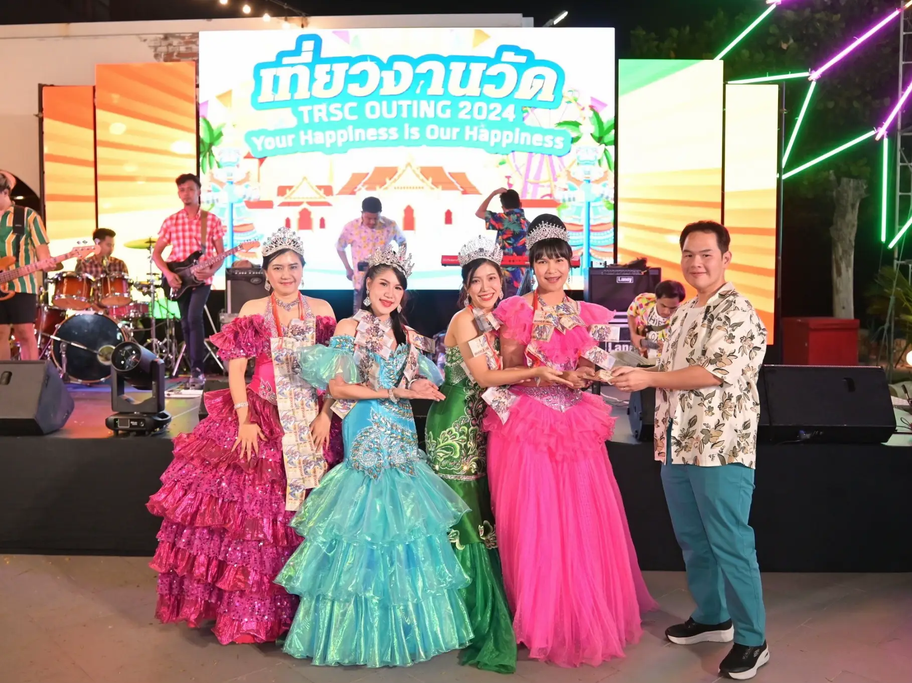 ตรีมงานวัด งานเลี้ยงบริษัท | แกลเลอรีที่โพสต์โดย PLOYJAI・ᴥ・ | Lemon8