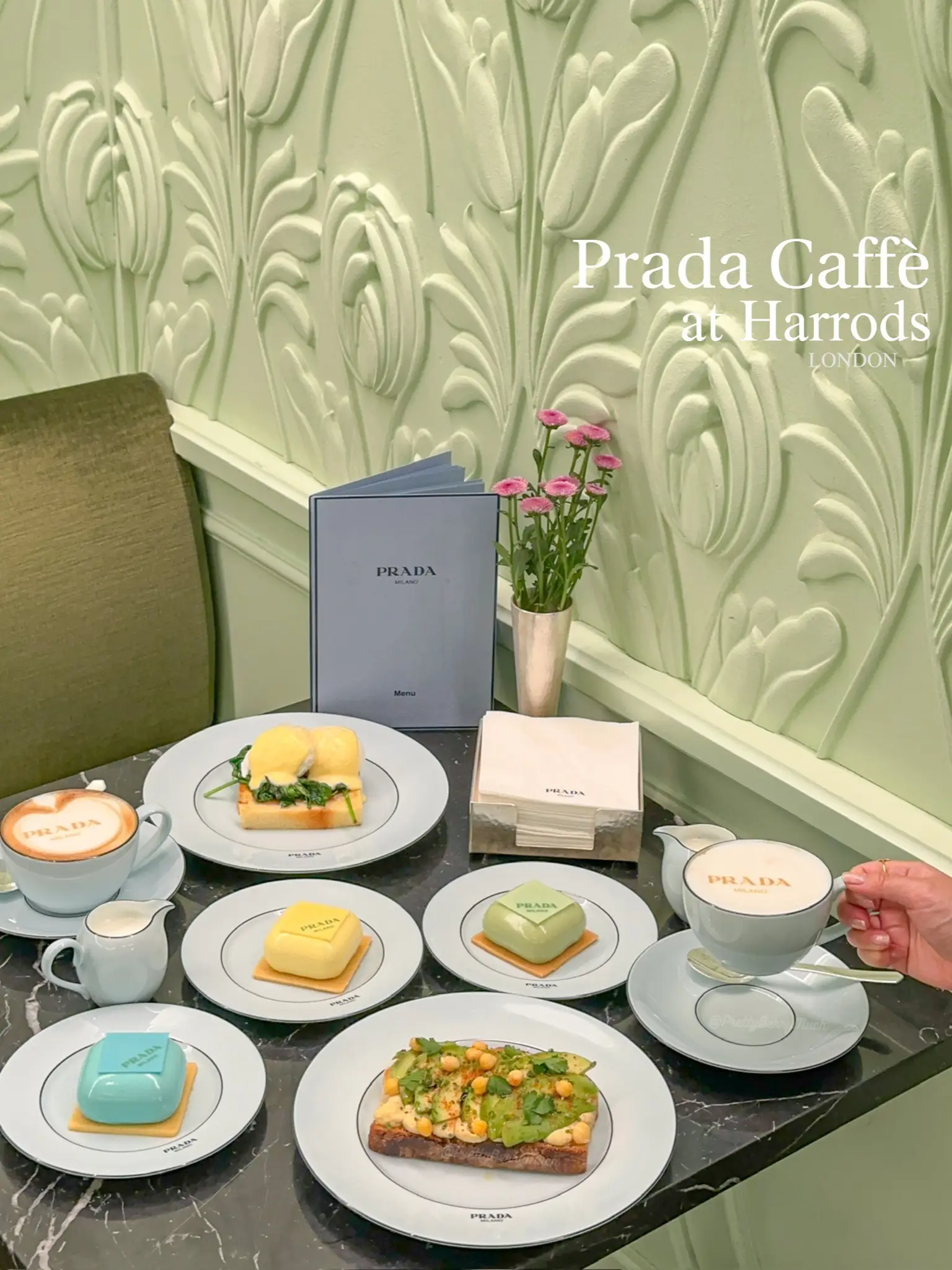 พาสายลัคชูส่อง Prada cafe ใน London 🇬🇧 | แกลเลอรีที่โพสต์โดย ...