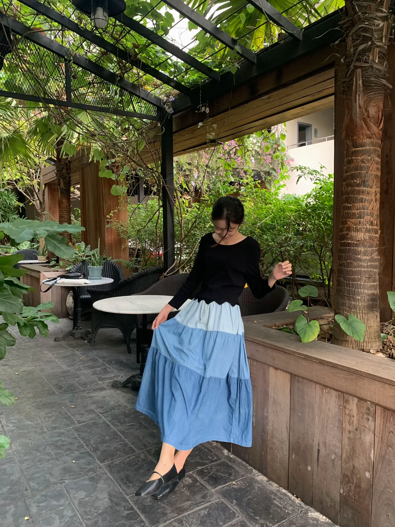 OOTD | ลุคไปคาเฟ่โฮมมี่ with long skirt👯‍♀️💙 | แกลเลอรีที่โพสต์โดย jry | Lemon8