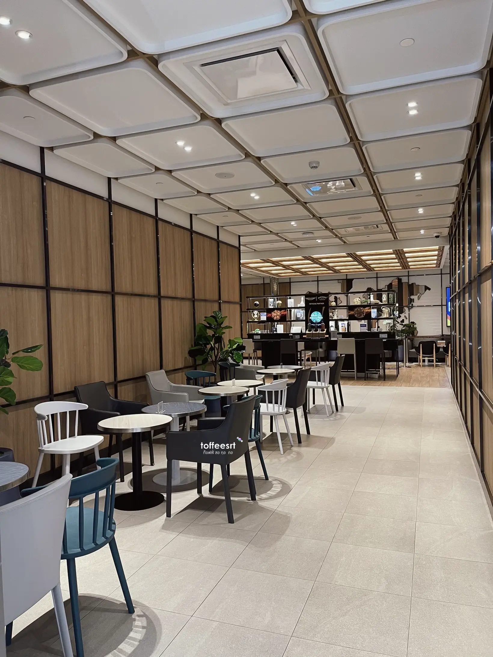 รีวิว King Power Lounge สนามบินสุวรรณภูมิ เครื่องดื่ม อาหาร ️ | แกลเลอรีที่โพสต์โดย toffeesrt ...