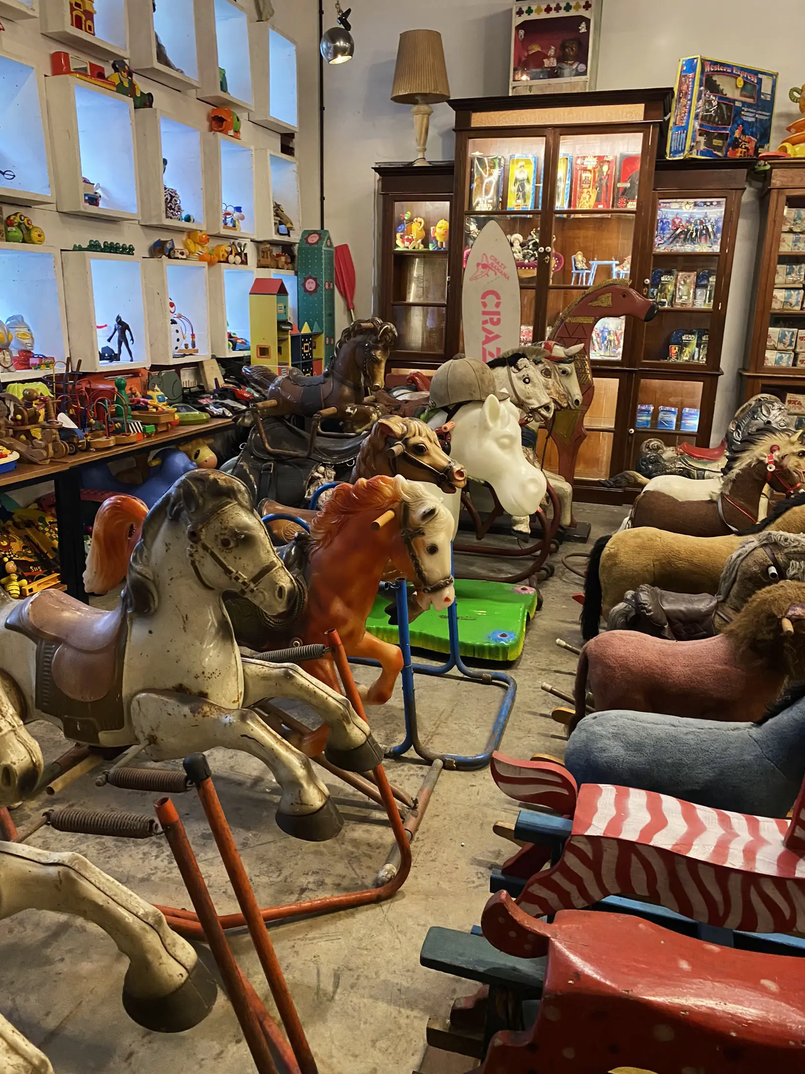 โกดังวินเทจ รวมของสะสมเริ่ดๆ | แกลเลอรีที่โพสต์โดย Journey goat | Lemon8