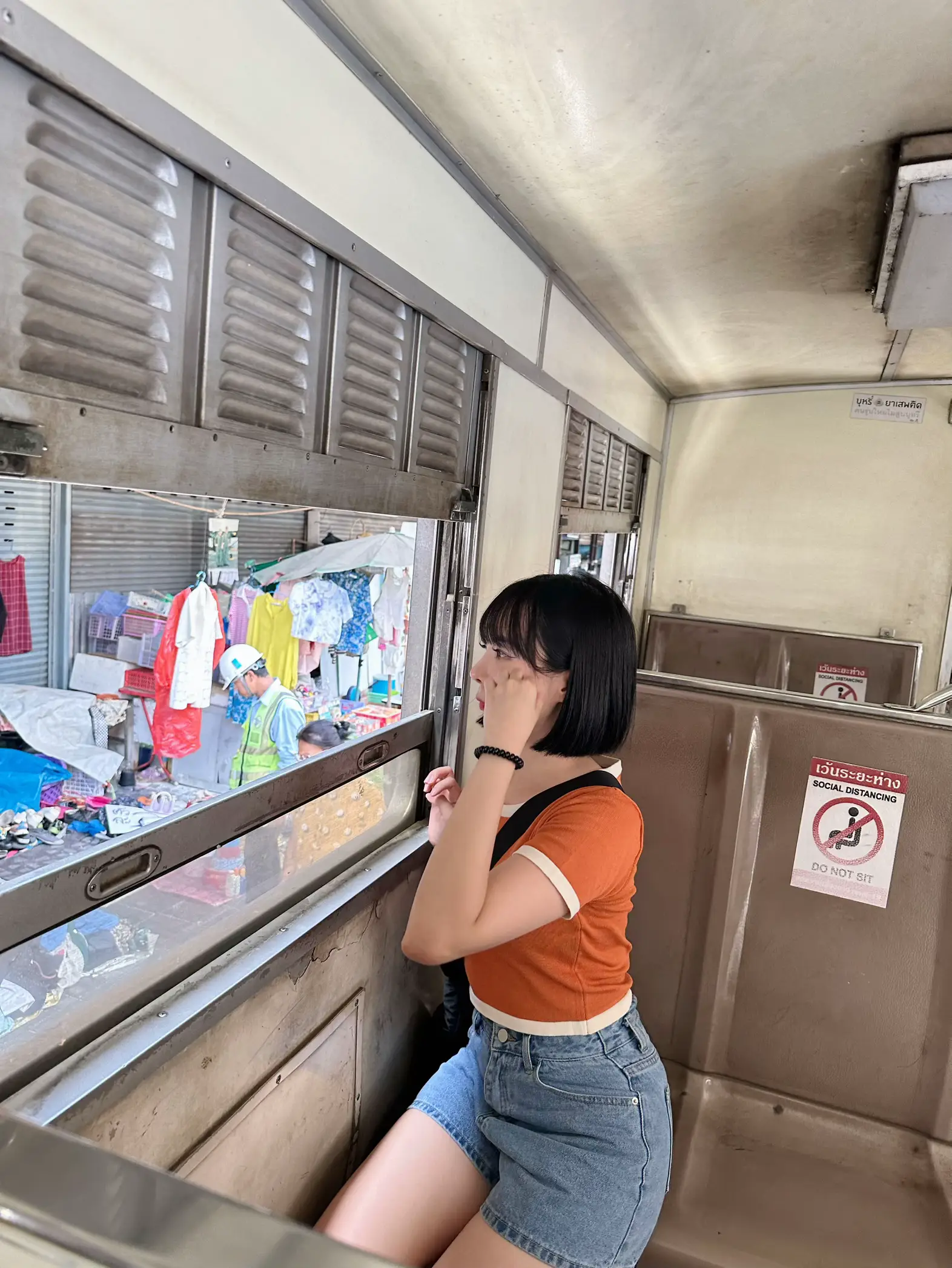 ถ่ายรูปกับรถไฟฟีลญี่ปุ่นที่วงเวียนใหญ่!📸 | แกลเลอรีที่โพสต์โดย Mimidayo | Lemon8