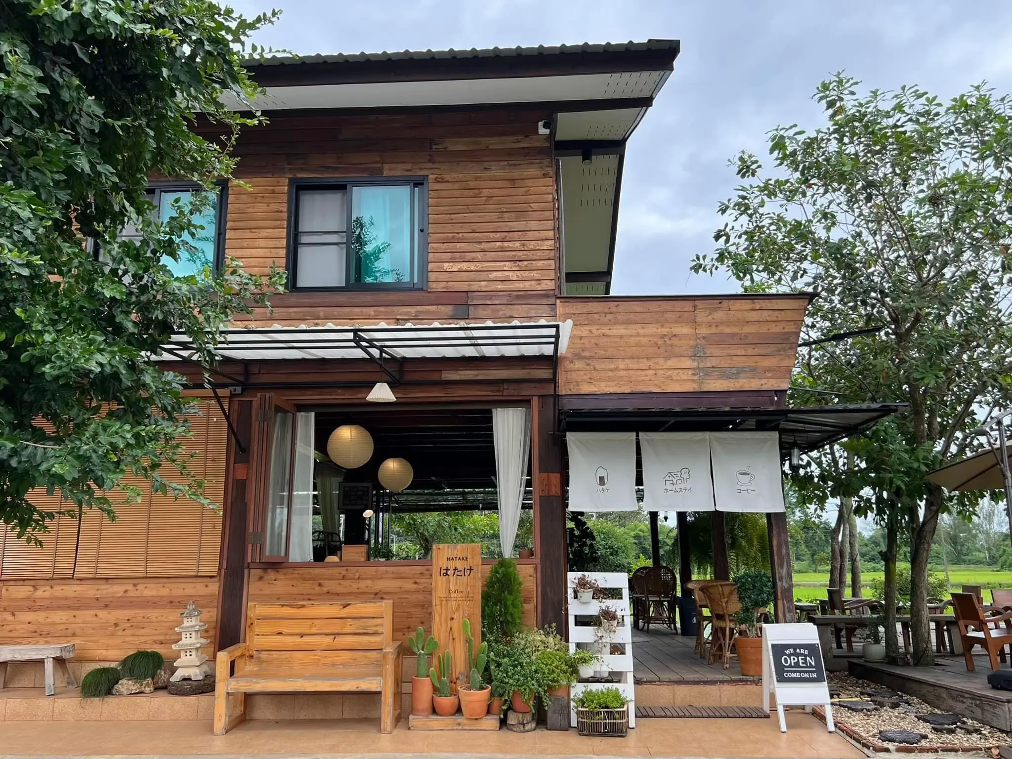 Hatake Cafe & Homestay ฮาตาเกะ คาเฟ่ และ โฮมสเตย์ | แกลเลอรีที่โพสต์โดย ไปให้สาแก่ใจ 💕 | Lemon8
