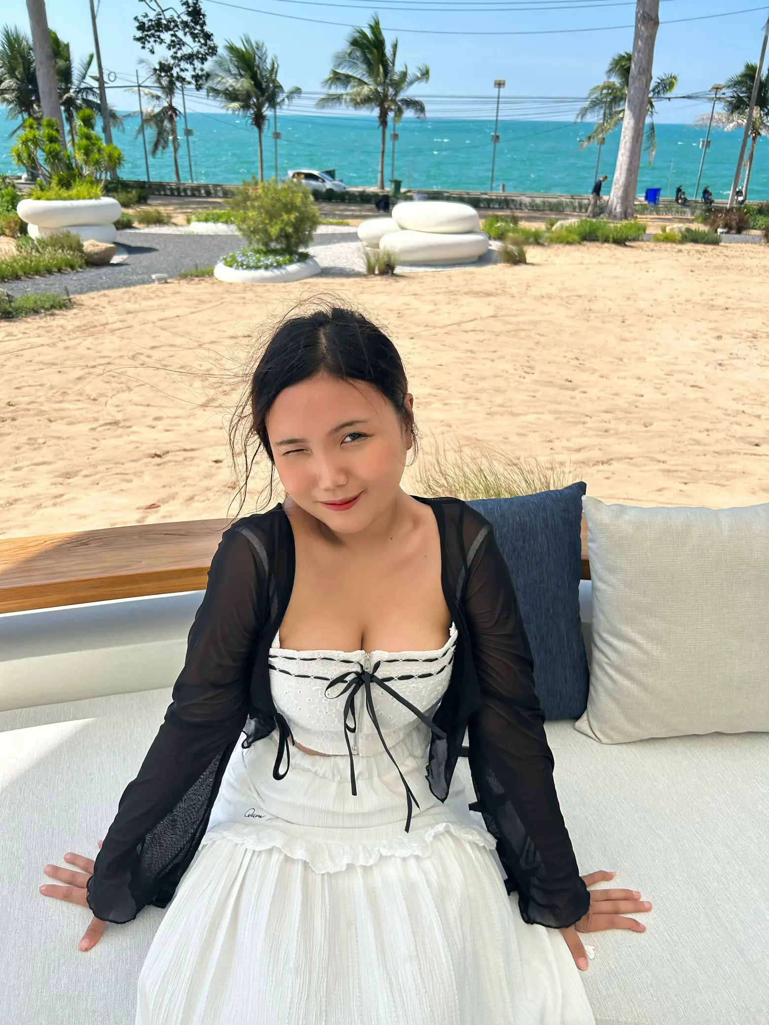 คาเฟ่เปิดใหม่ ริมหาดบางเสร่ สัตหีบ | แกลเลอรีที่โพสต์โดย ED | Lemon8