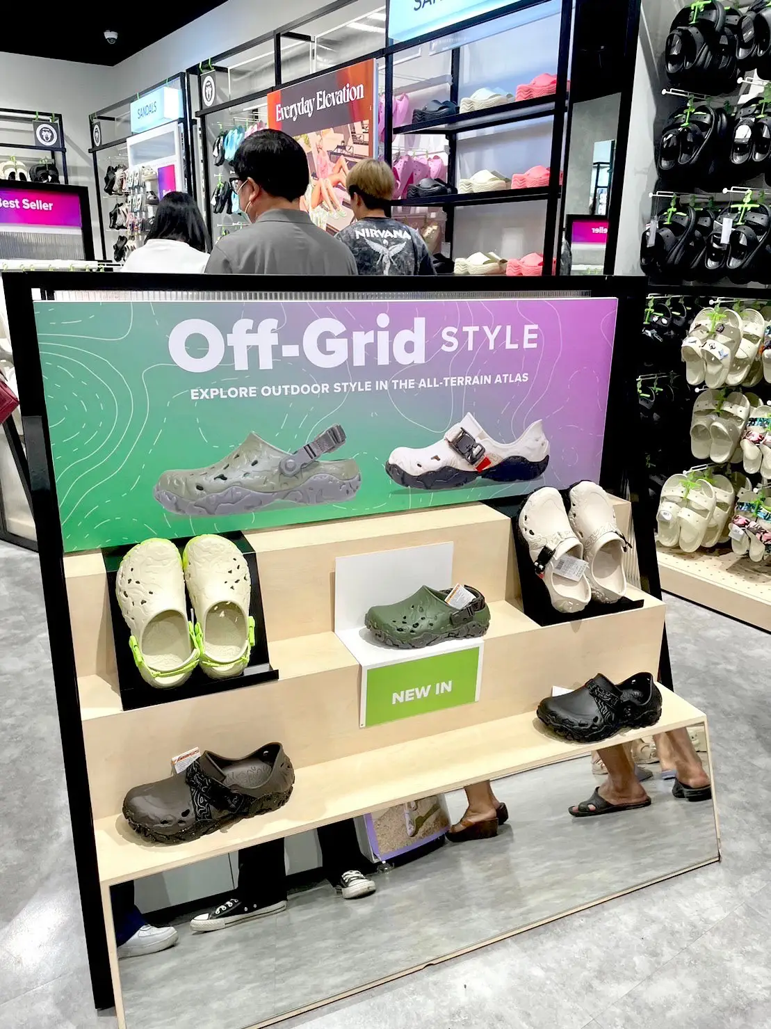 Crocs off-gird คอลเลคชั่นใหม่ เท่มากก 💚💚 | แกลเลอรีที่โพสต์โดย Iriss ...