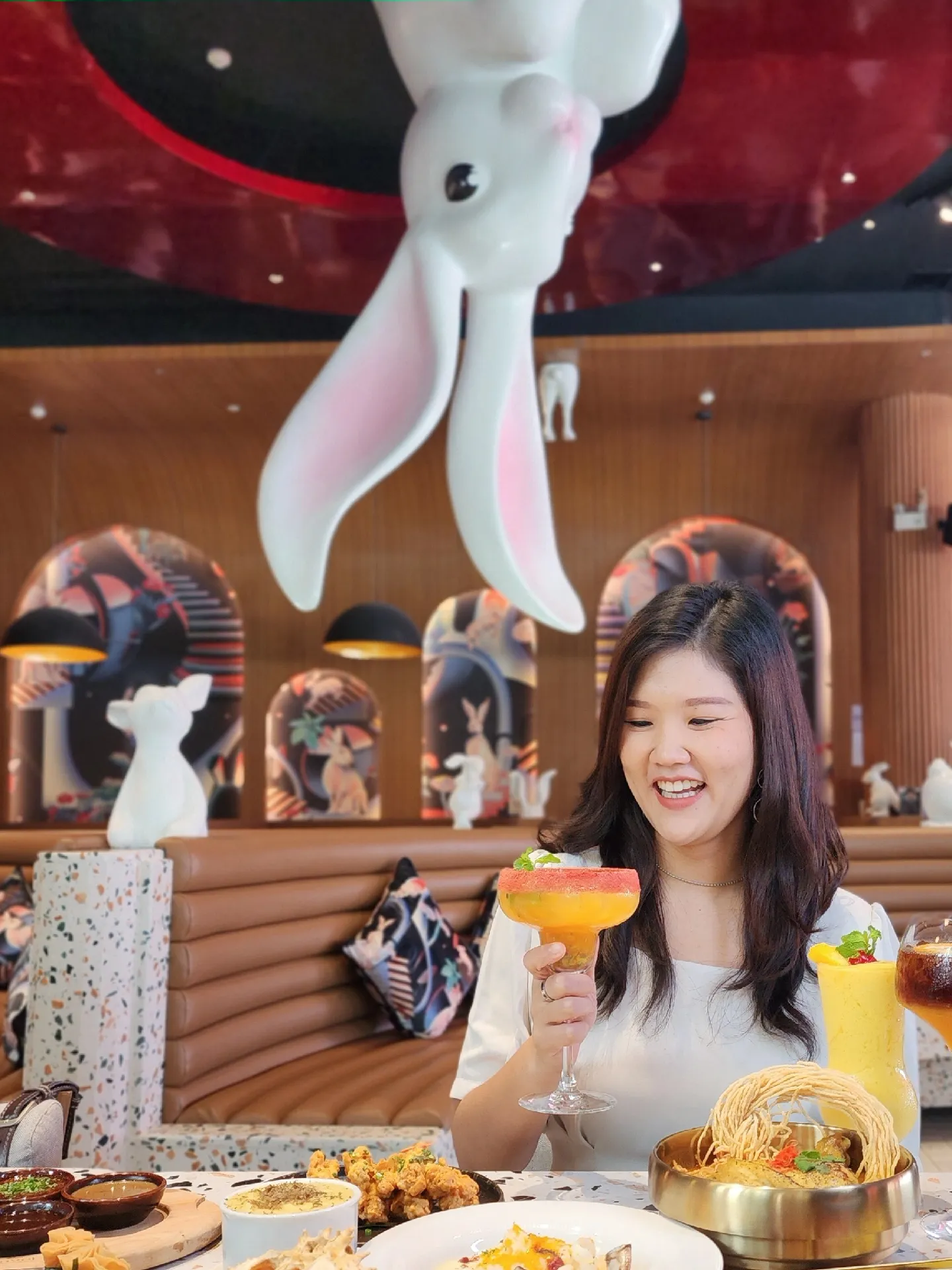 ทะลุมิติสู่โพรงกระต่าย @Red Rabbit By Sexy Cow | แกลเลอรีที่โพสต์โดย Check in Here | Lemon8