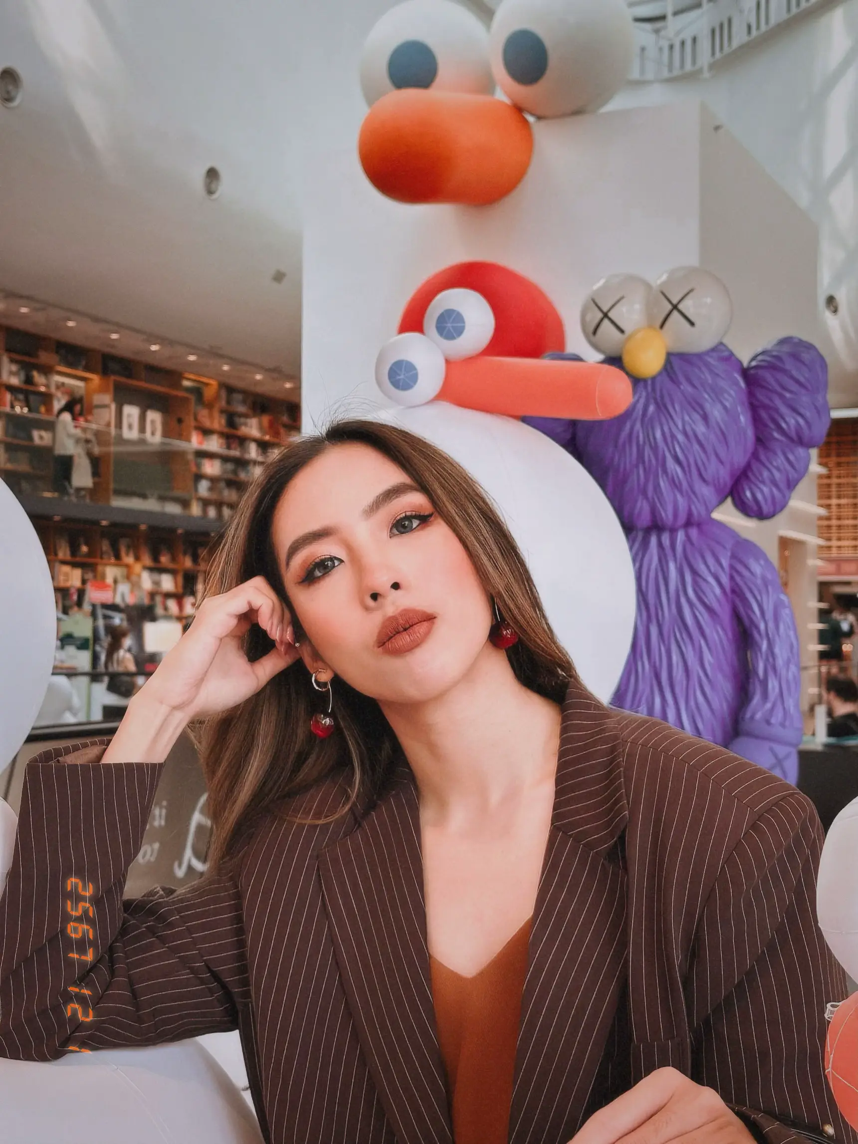 🎄 2025 VERY WARM WISHES💫 จุดเช็คอินถ่ายรูป Embassy | แกลเลอรีที่โพสต์ ...