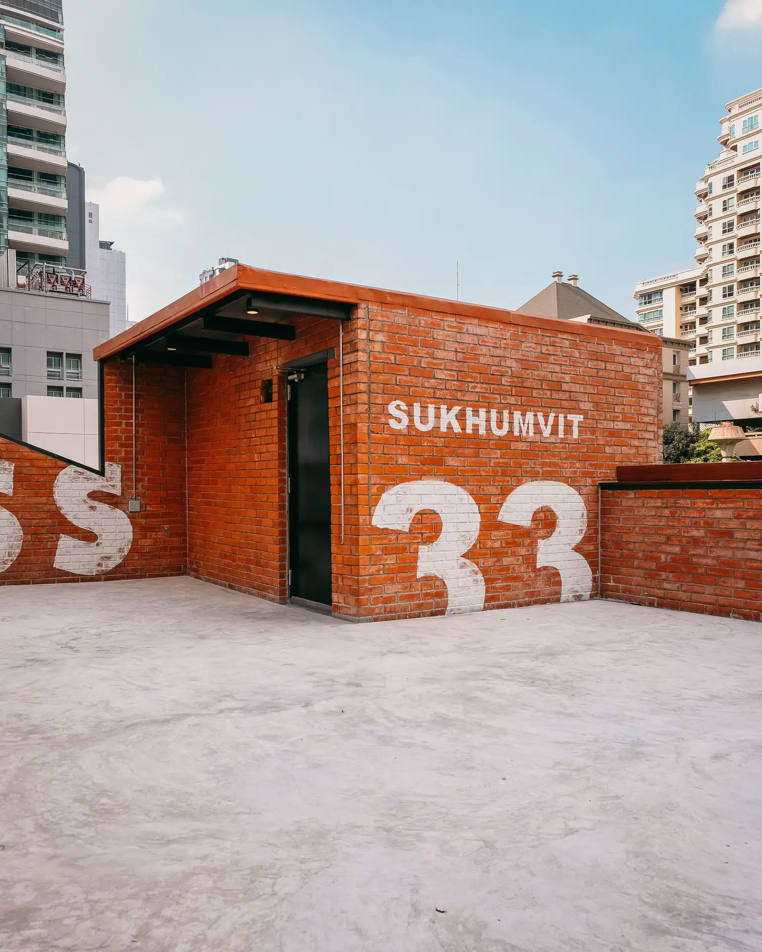 BOTTOMLESS opened a new branch in Soi Sukhumvit 33 store, very beautiful. | Gallery posted by ...