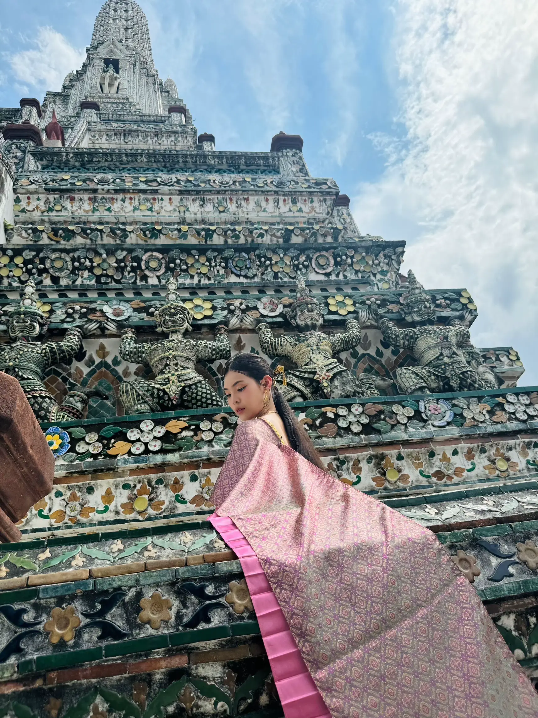 ชุดไทยเที่ยววัดอรุณครั้งแรกในชีวิตงบเท่าไหร่? | แกลเลอรีที่โพสต์โดย WAAN | Lemon8